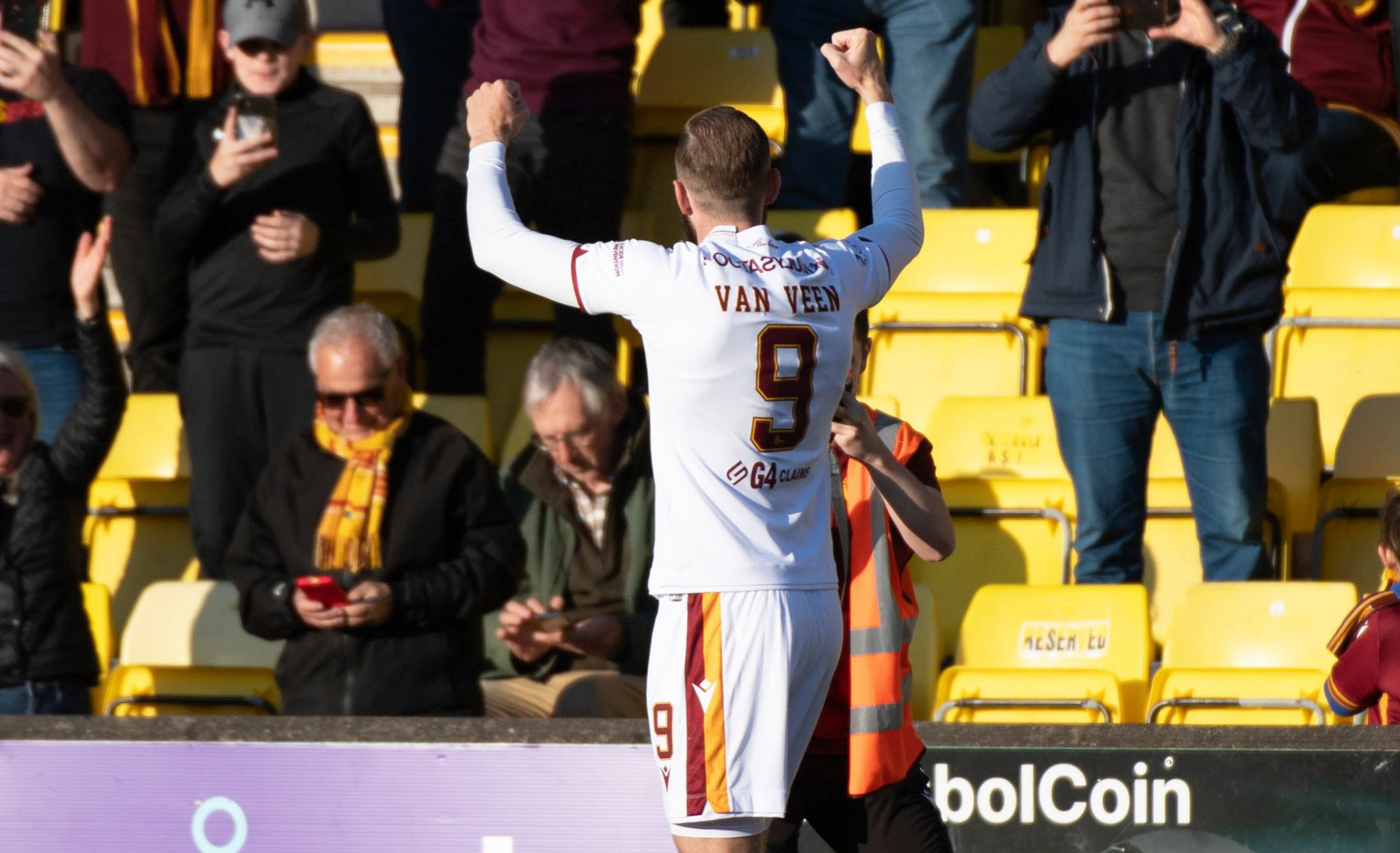 Weekend swansong for 'brilliant' Van Veen? - BBC Sport