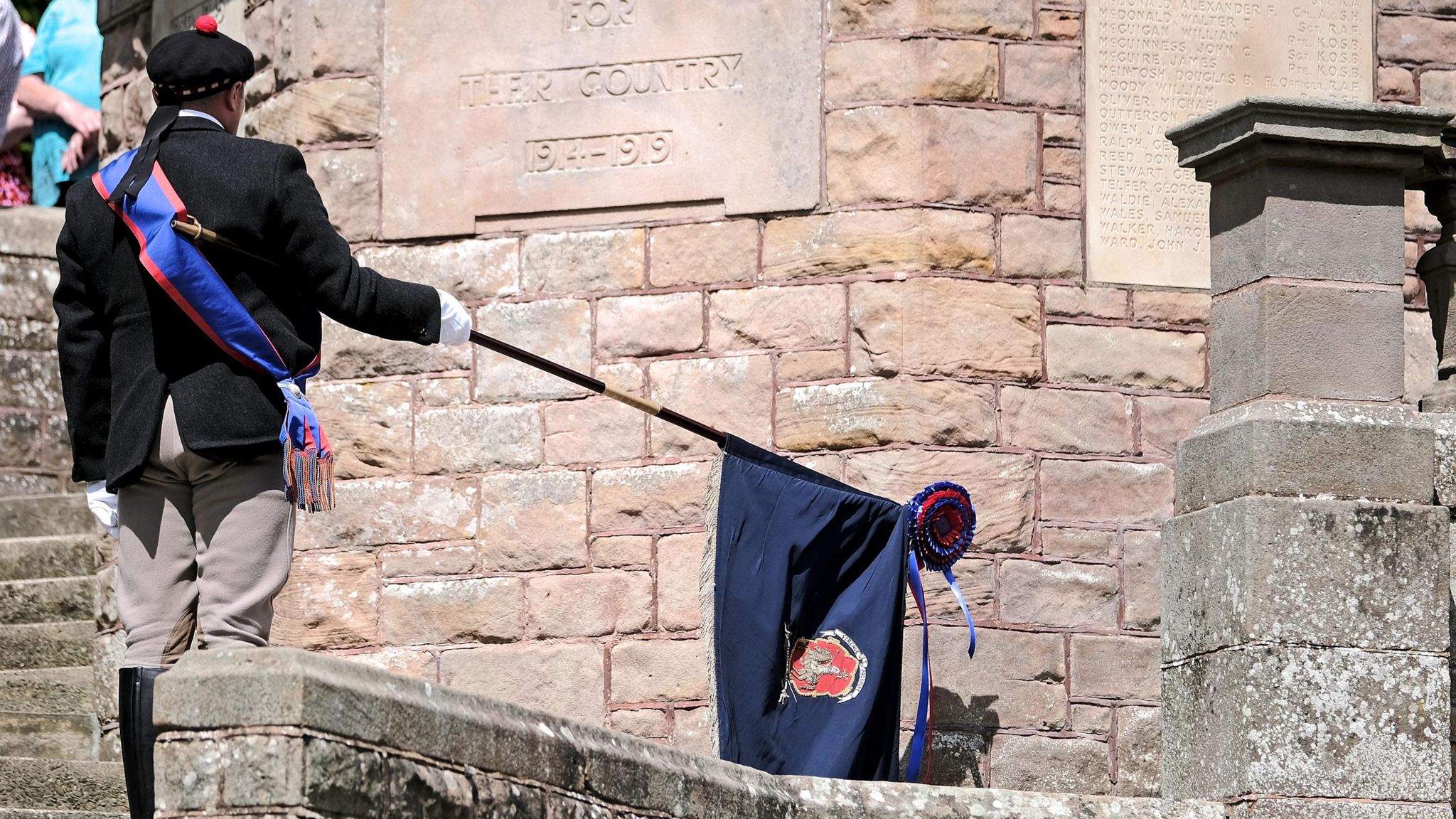 In pictures: Callant's Festival in Jedburgh - BBC News