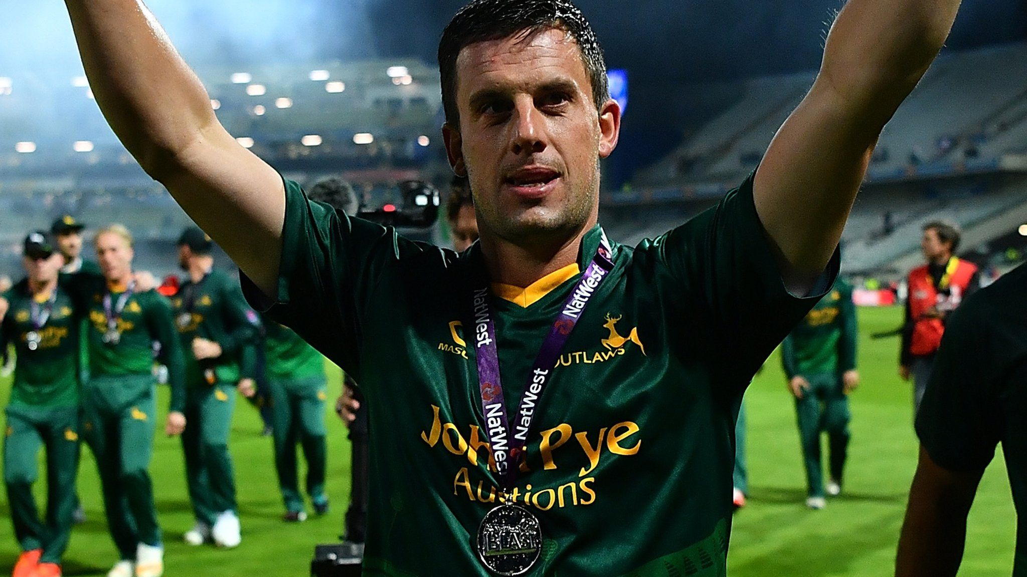 Dan Christian: Notts Outlaws T20 Blast captain agrees new contract ...