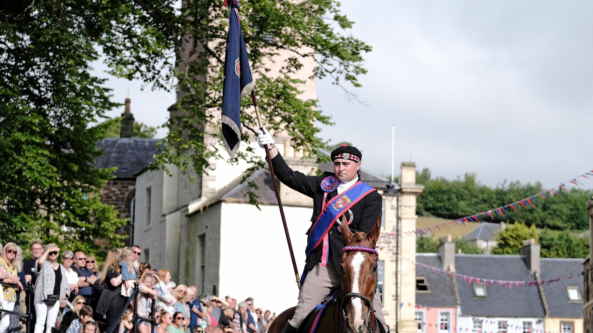 In pictures: Callant's Festival in Jedburgh - BBC News