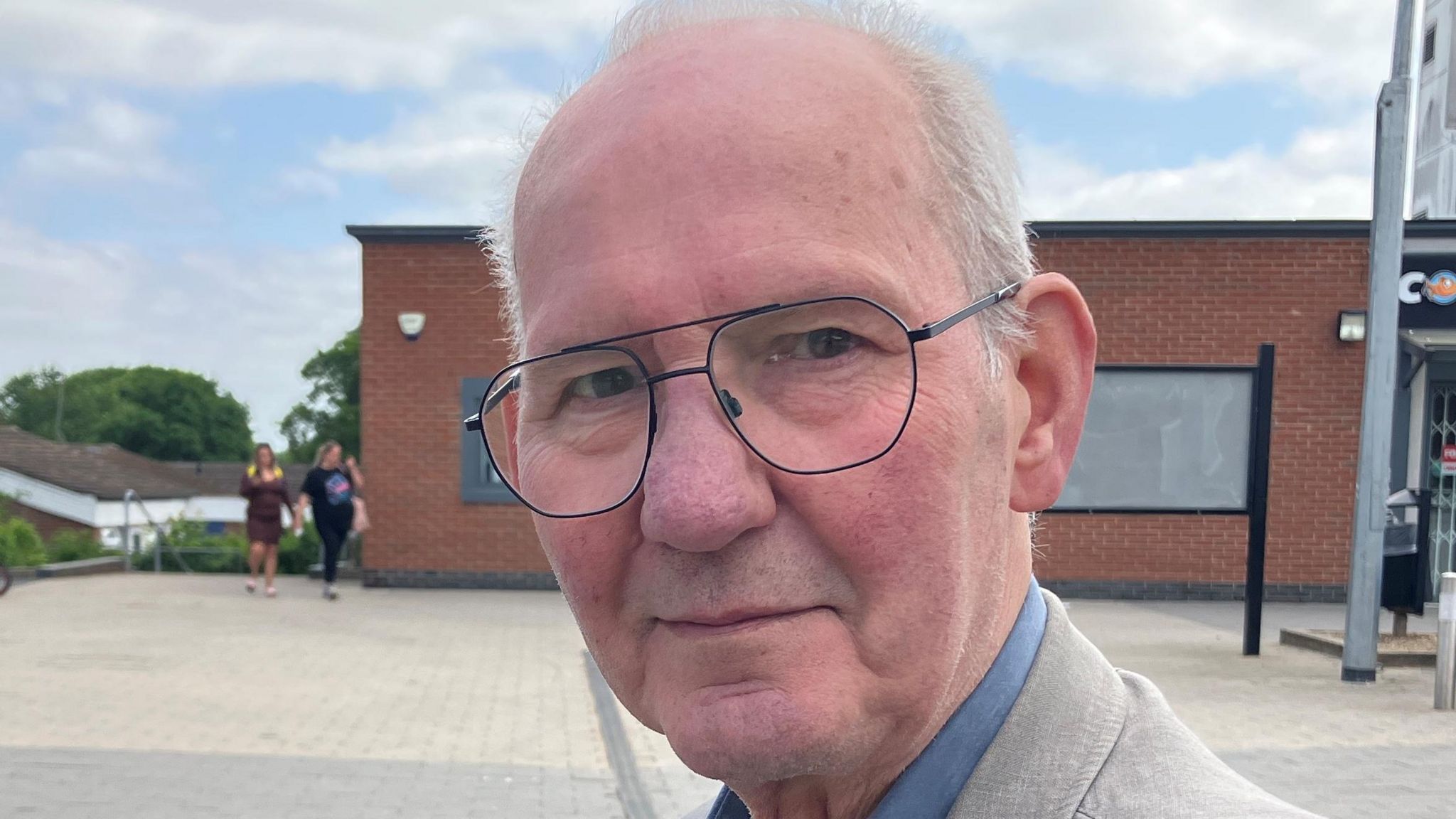 'Poor childhood' inspires Telford and Wrekin mayor's care focus - BBC News