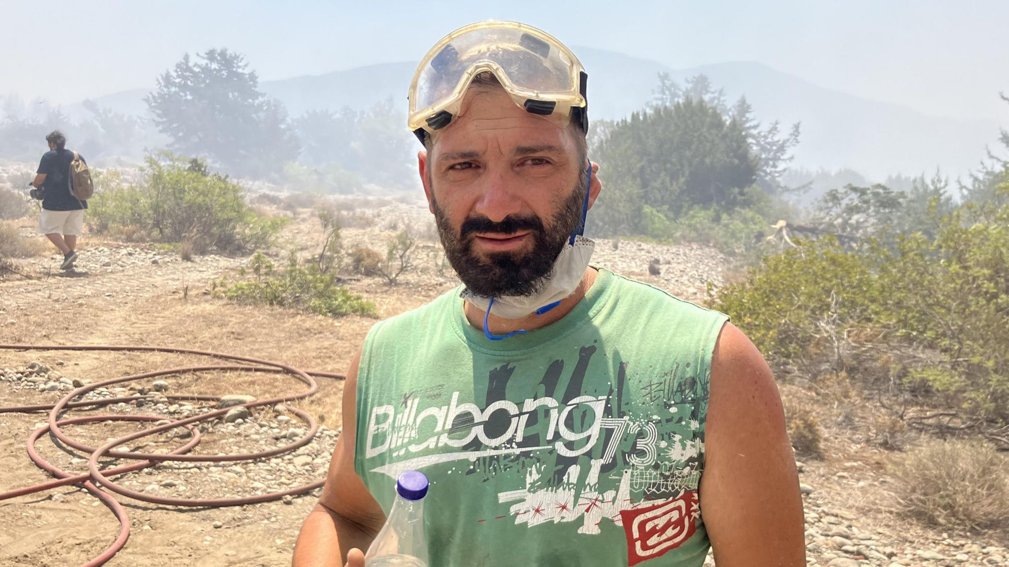 Tanau Gwlad Groeg yn 'uffern ac fel ymladd â’r diafol' - BBC Cymru Fyw