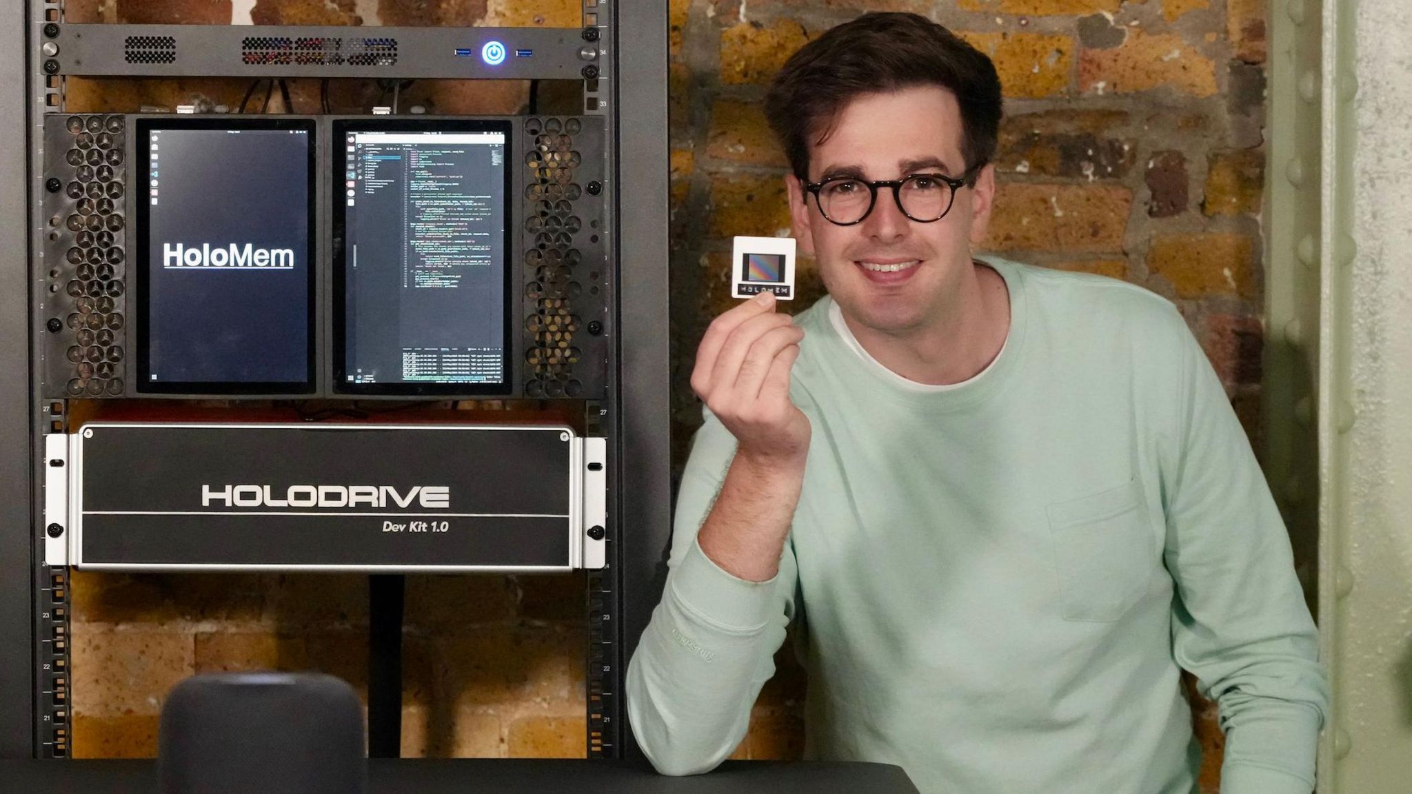 'Insane' amounts of data spurs new storage tech - BBC News