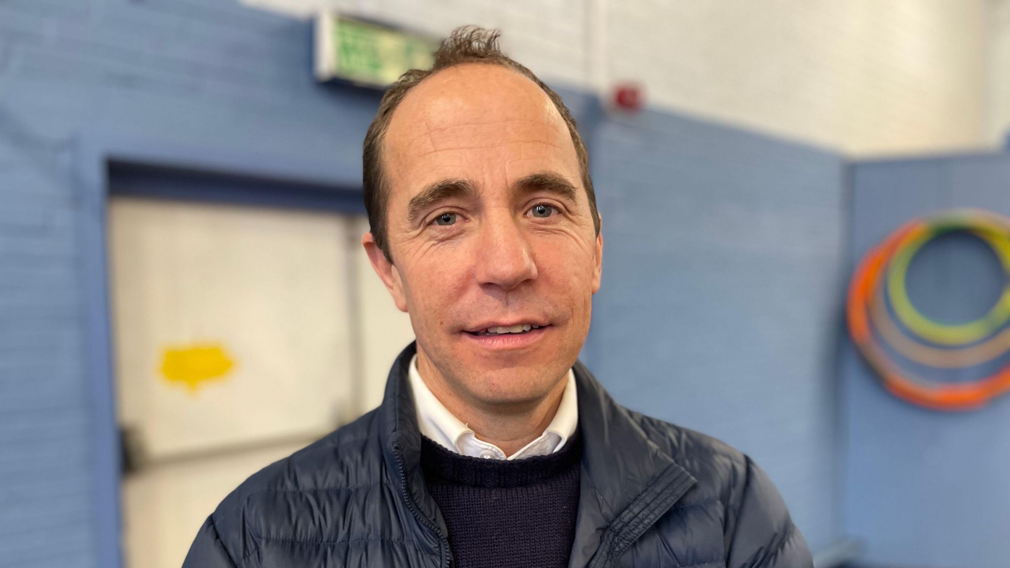 Elusen Pwll Nofio Aberteifi 'ar ei gliniau yn ariannol' - BBC Cymru Fyw