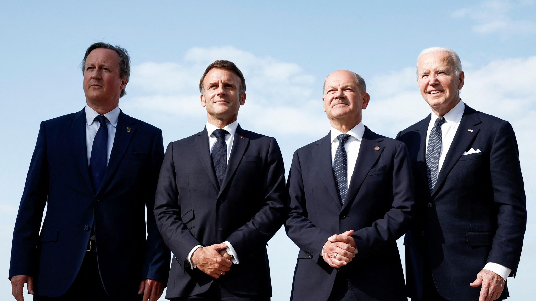 Rishi Sunak apologises for leaving D-Day events early - BBC Newsround