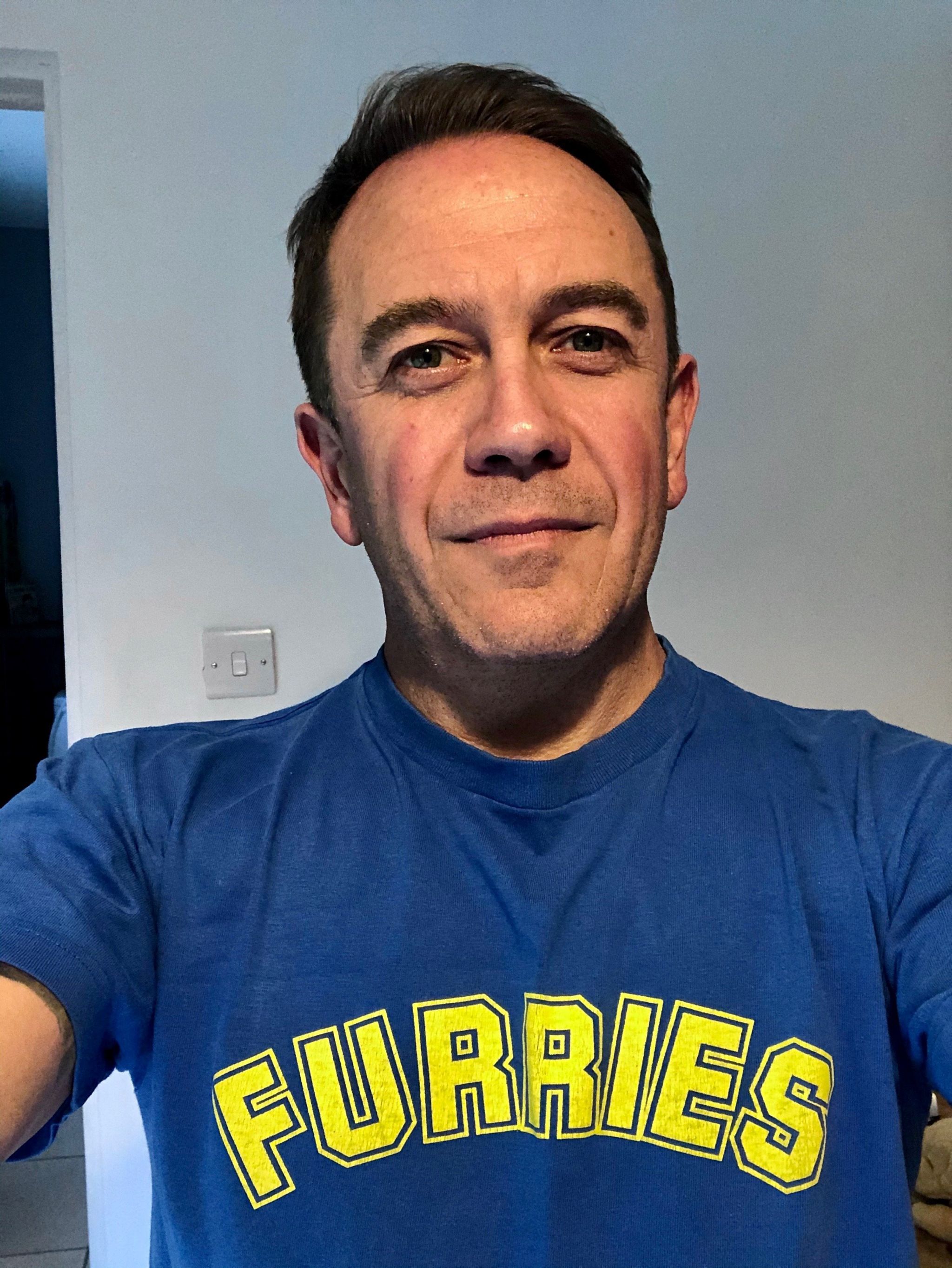 Dathlu Dydd Crysau T Bands Cymru - BBC Cymru Fyw