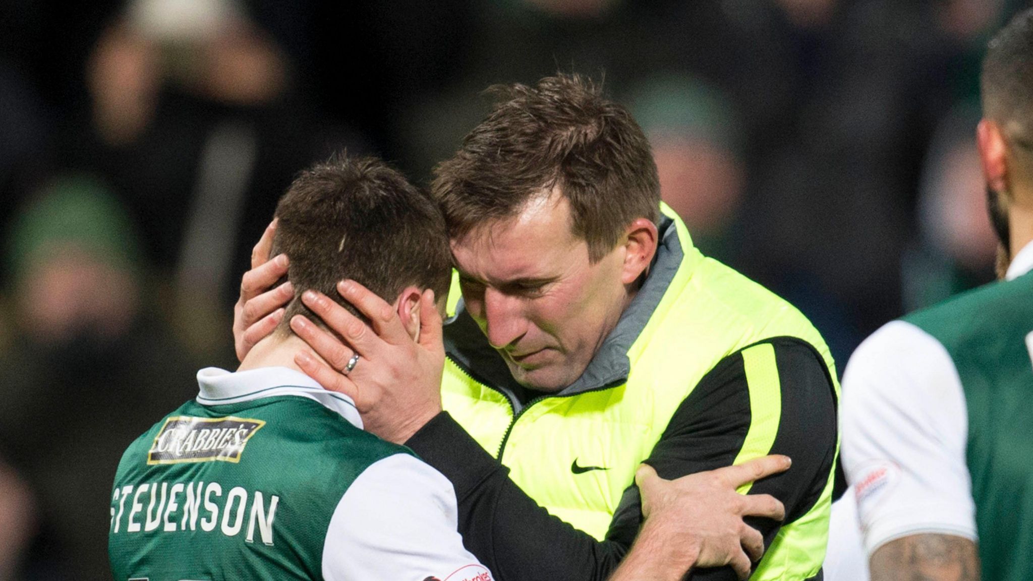 Hibs: Lewis Stevenson a 'manager's dream' - Alan Stubbs - BBC Sport