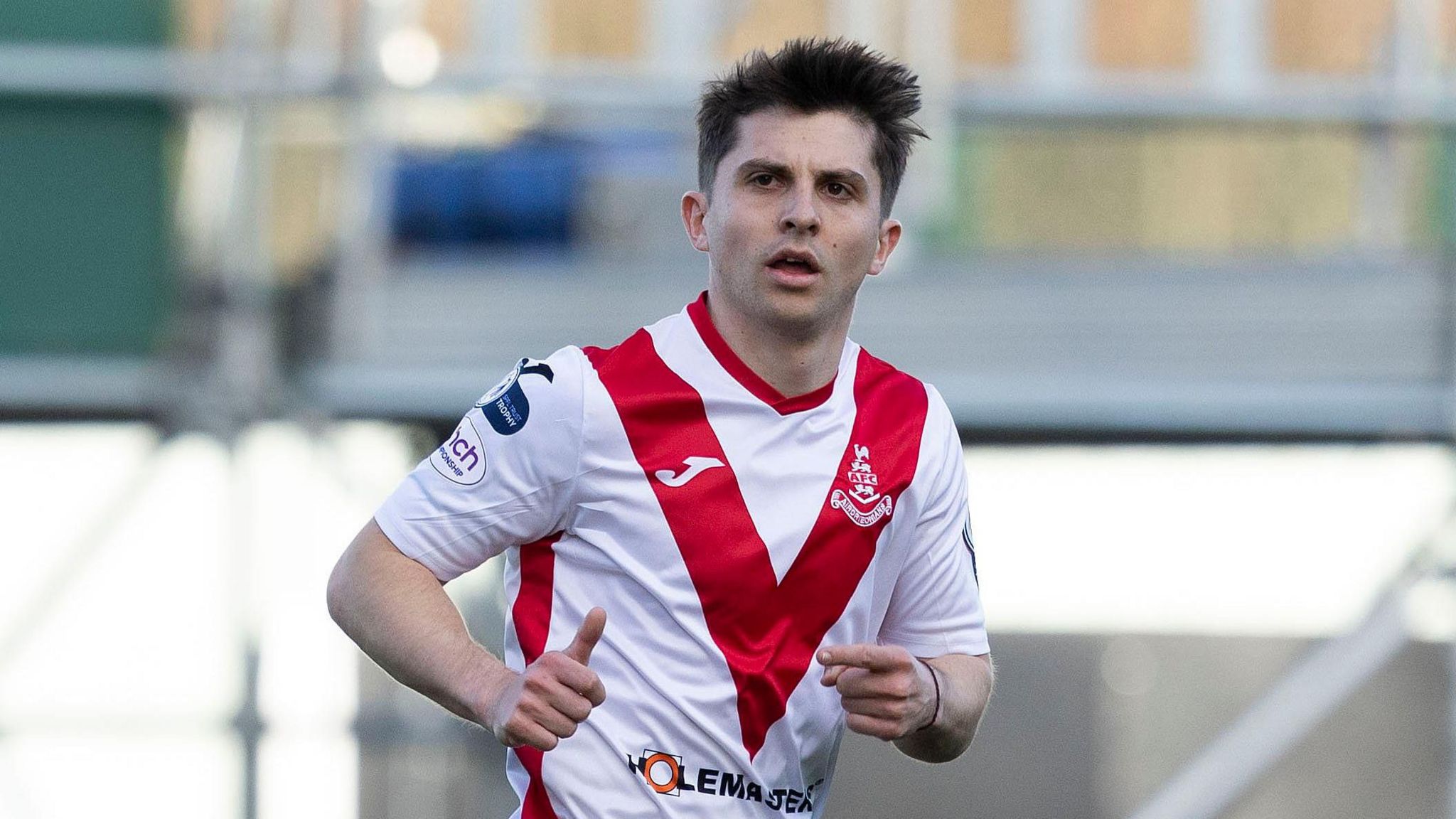 County sign Telfer on one-year deal - BBC Sport