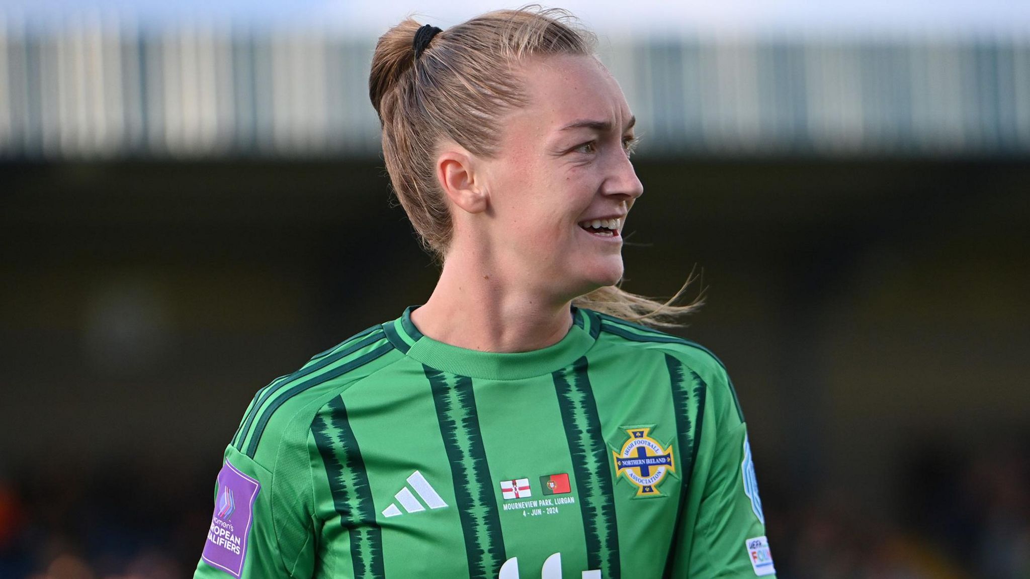Northern Ireland women: Lauren Wade signs for Hearts - BBC Sport