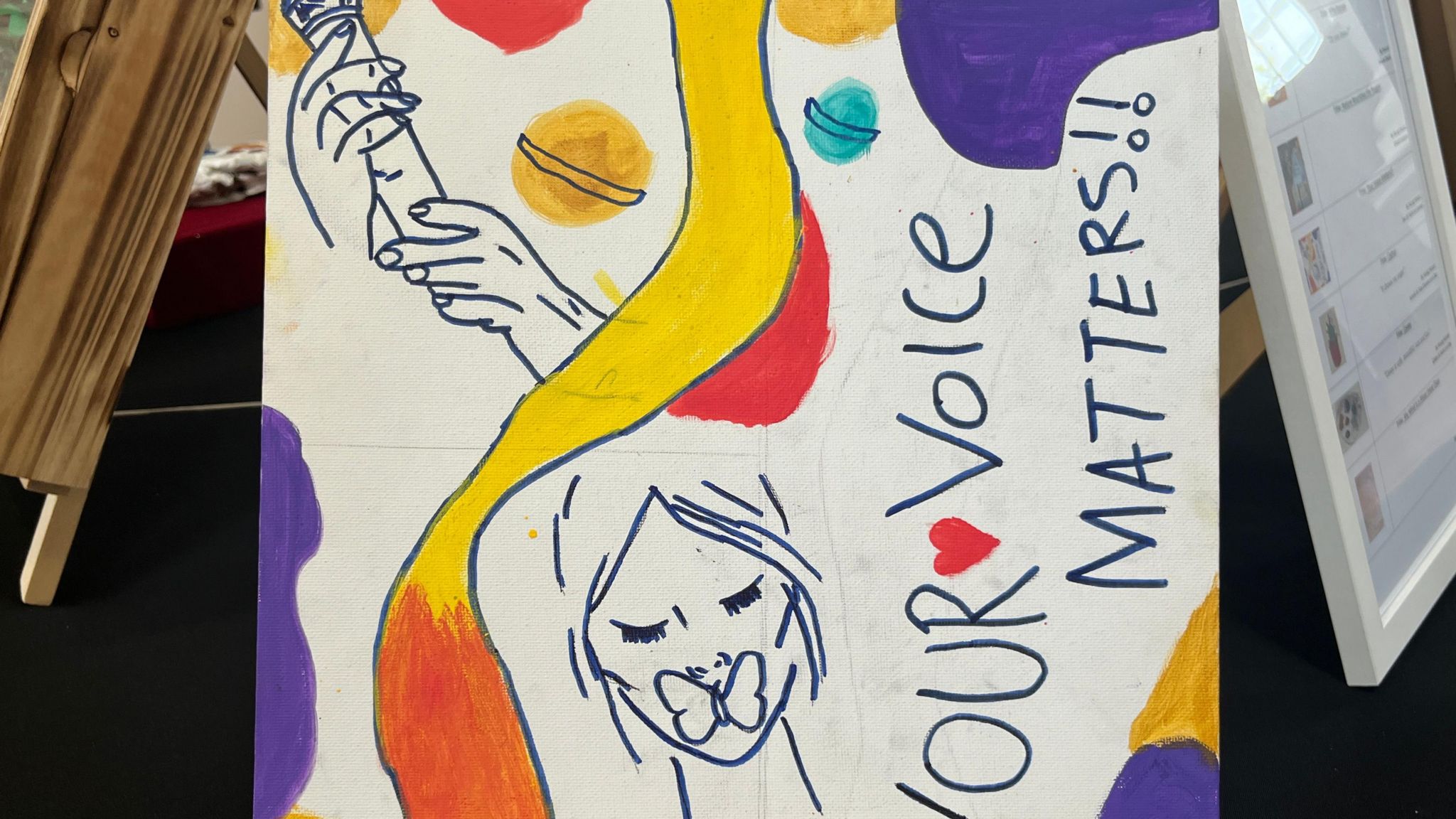 Epsom: Children's mental health art project on display - BBC News