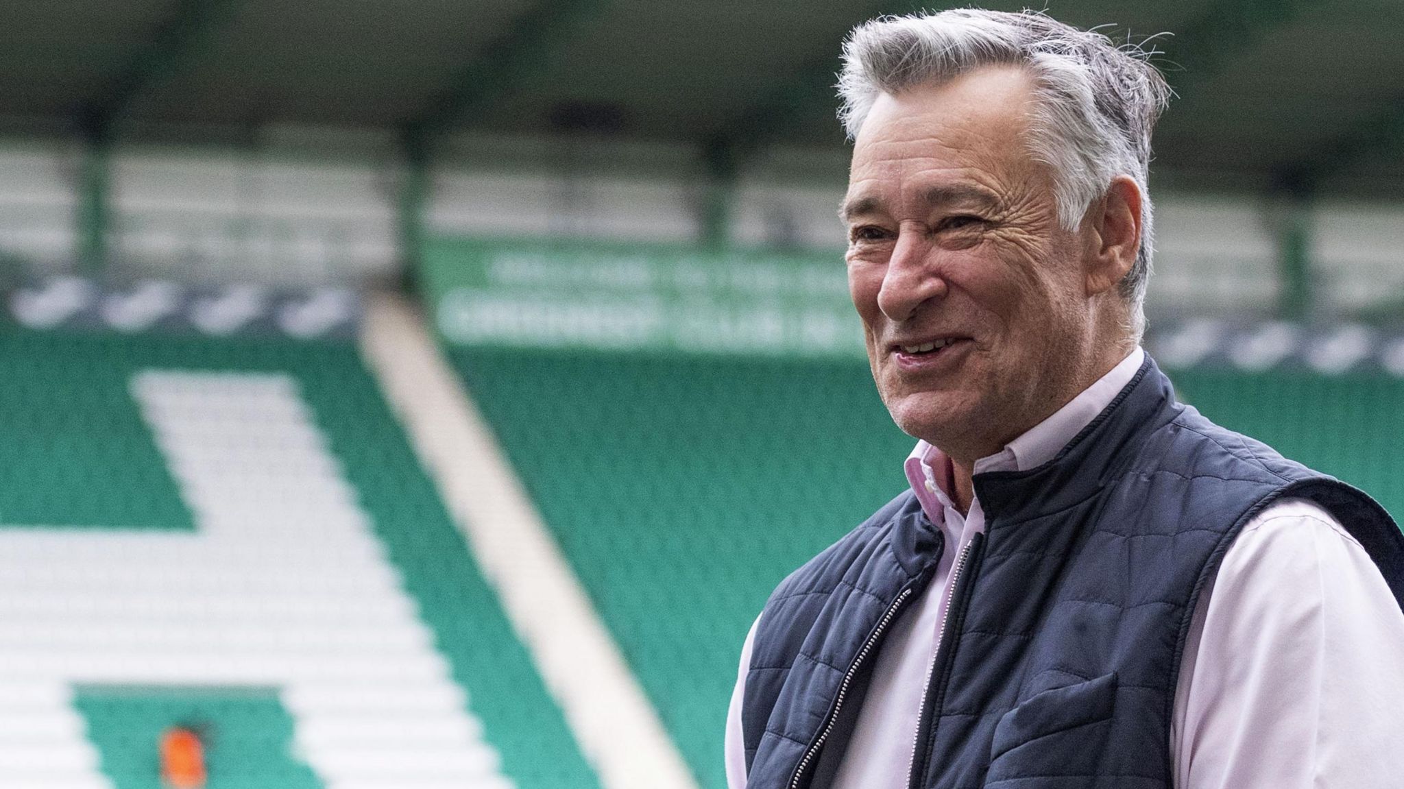 Hibs chairman Ron Gordon to make Scottish visit - BBC Sport
