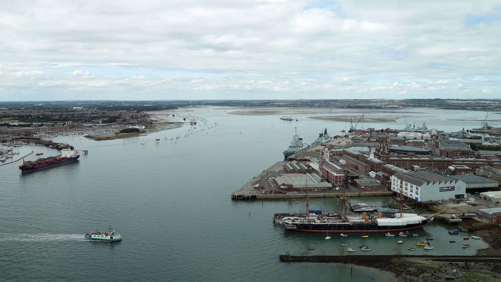 Portsmouth evacuations prompted by WW2 bomb find - BBC News