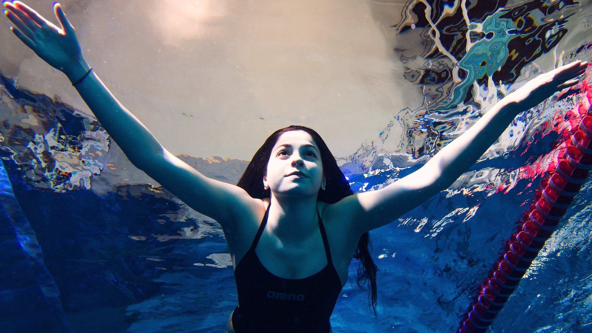 Bristol actor stars in new Netflix film The Swimmers - BBC News