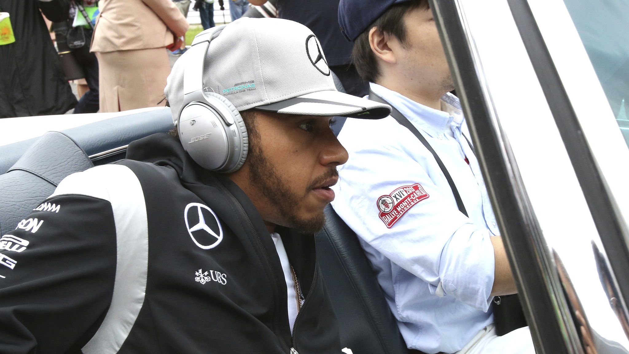 Lewis Hamilton battles to third as Nico Rosberg wins in Japan - BBC Sport