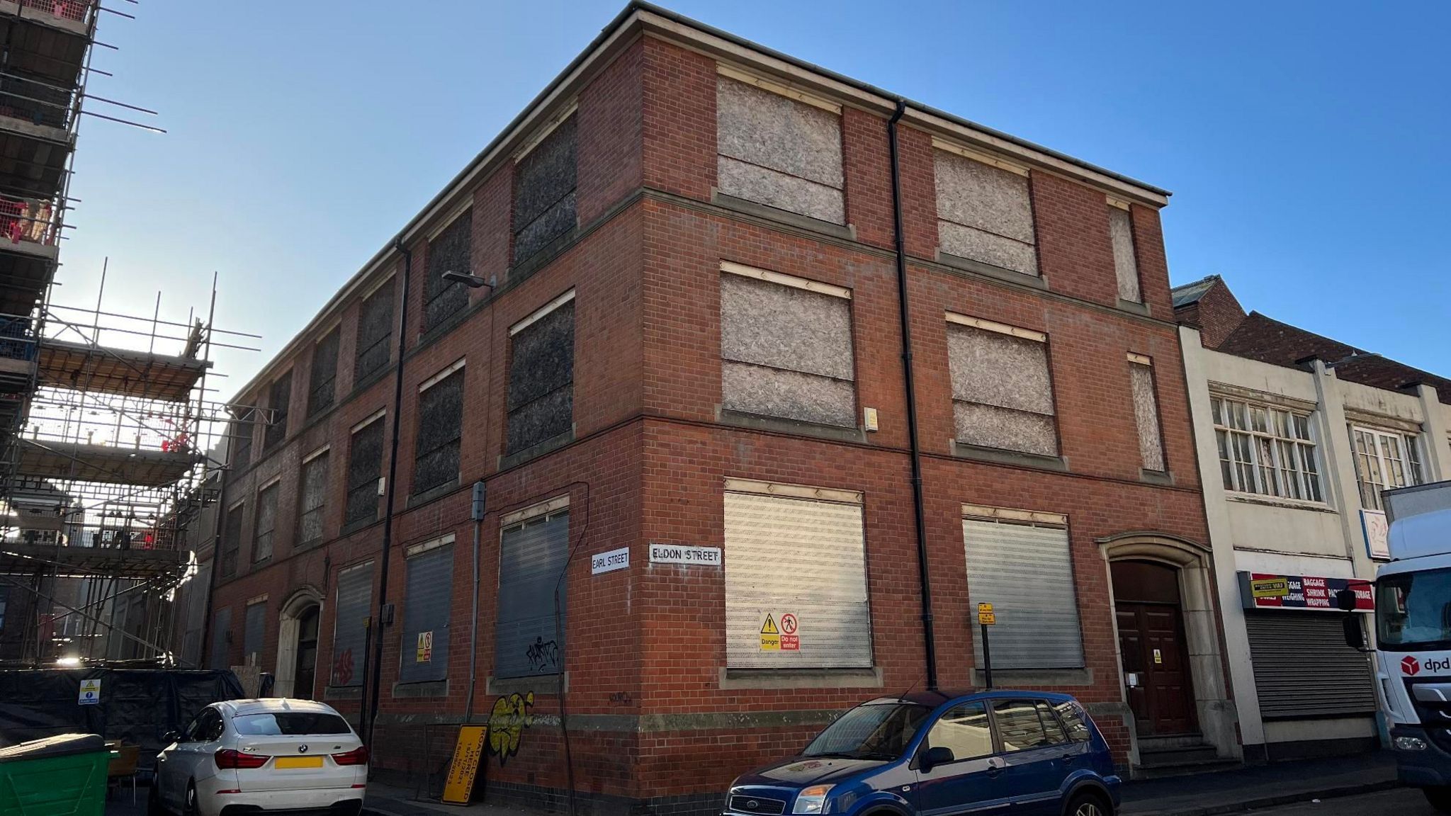 Shisha bar plan for former Leicester union HQ approved - BBC News