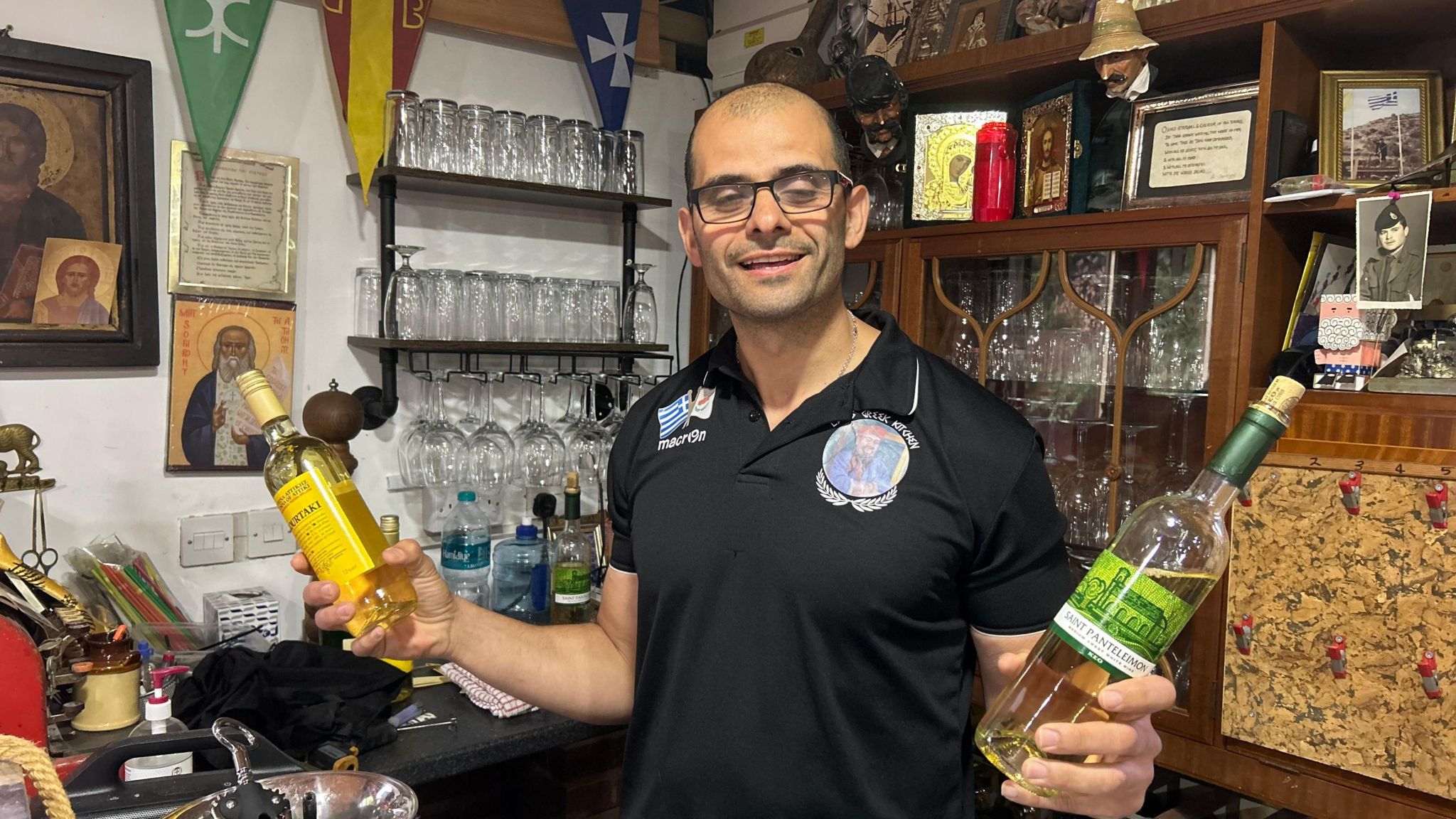 Walsall: Man opens Greek taverna in his back garden - BBC News