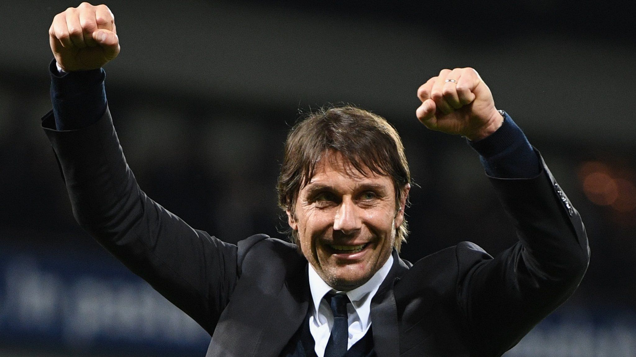 Antonio Conte: Chelsea boss named manager of the year by LMA - BBC Sport
