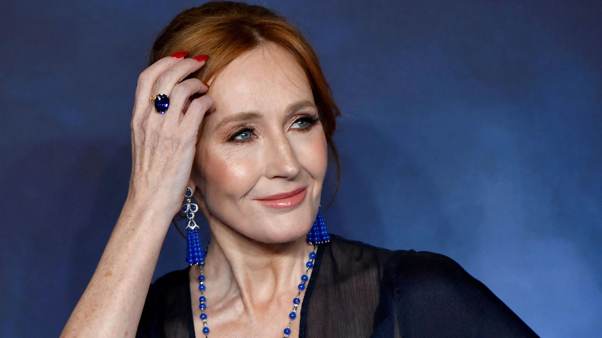 Labour avoids saying it will scrap proposed gender lessons ban - BBC News