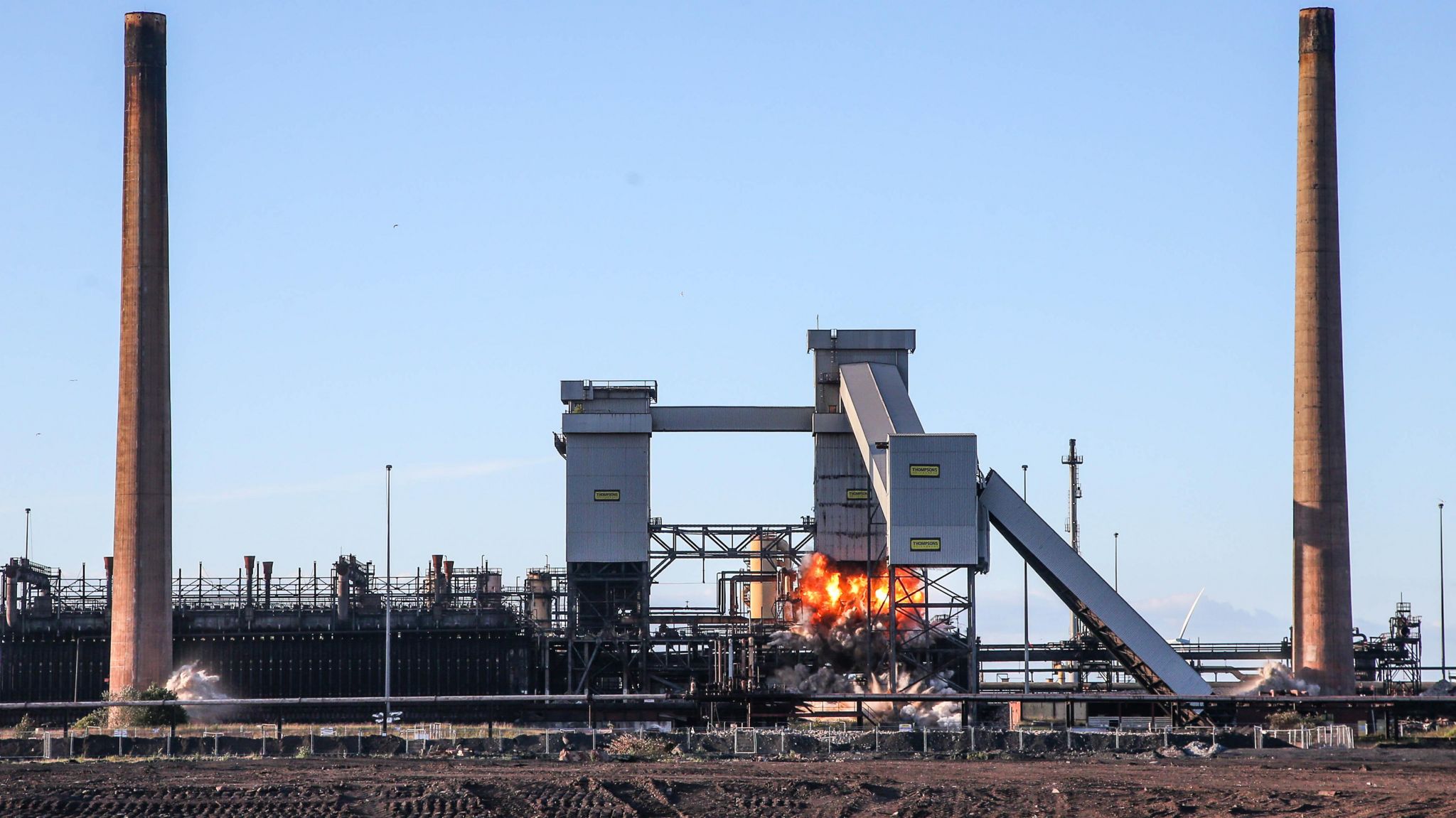 Redcar steelworks chimneys demolished - BBC News