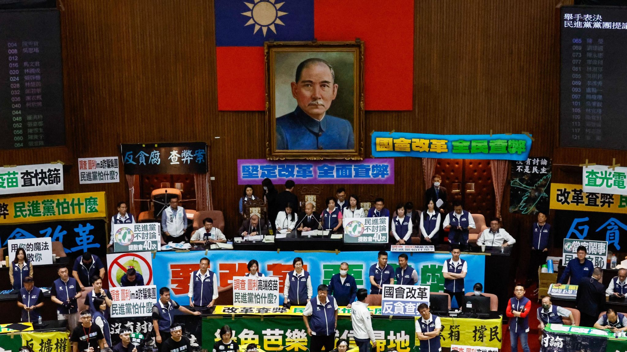 Taiwan braces for fresh protests over controversial new law - BBC News