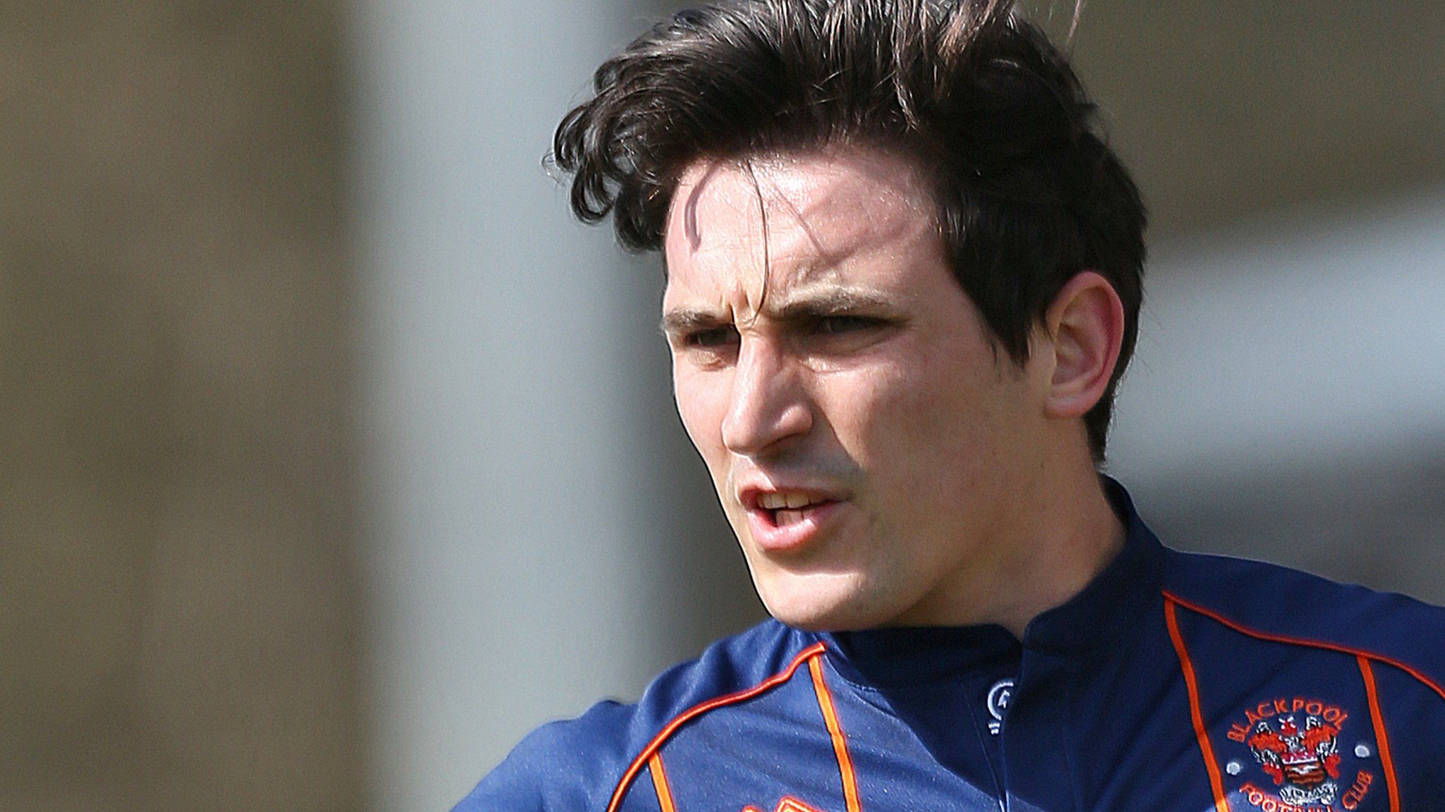 Mark Kitching: Middlesbrough defender joins Rochdale on loan - BBC Sport