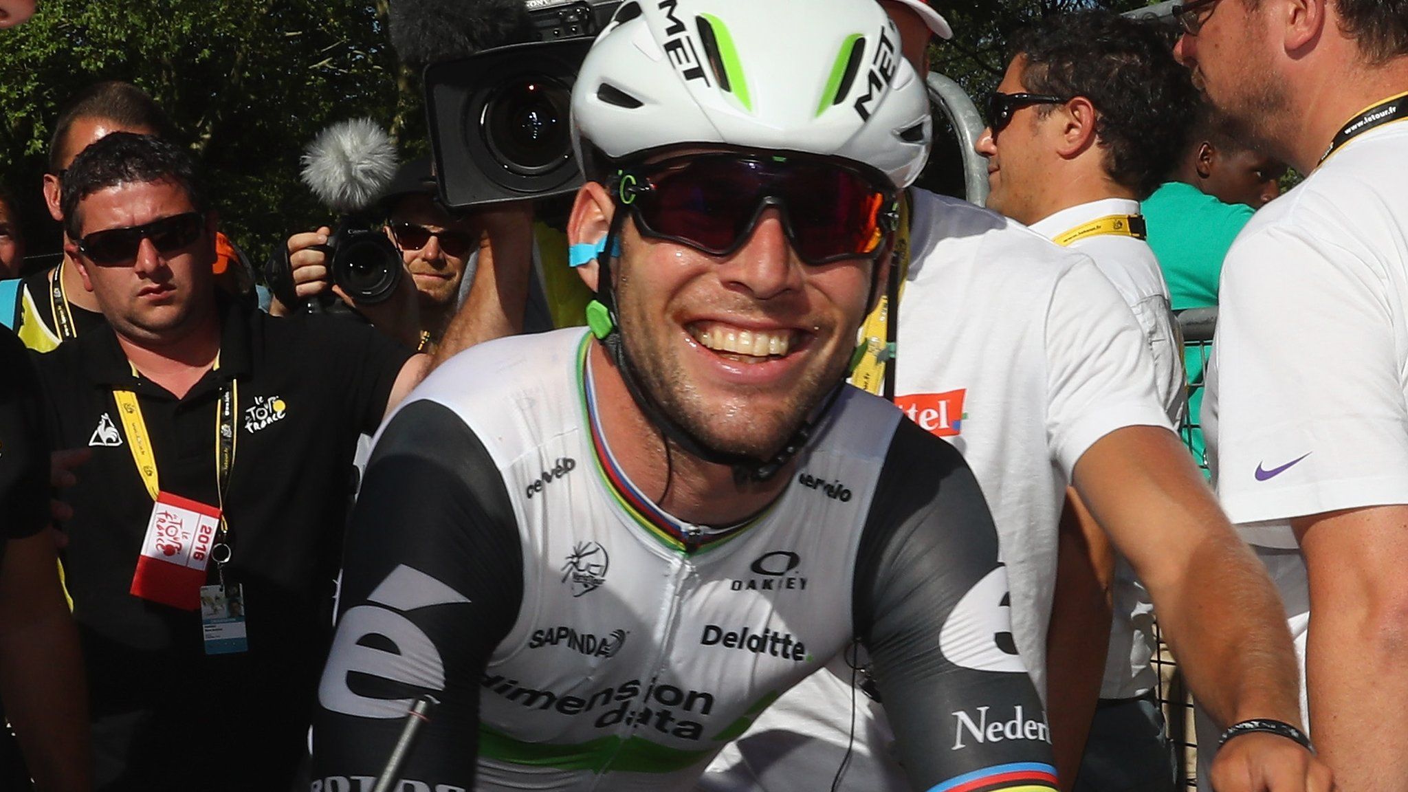 Mark Cavendish: Briton third in first 2017 race despite late puncture ...