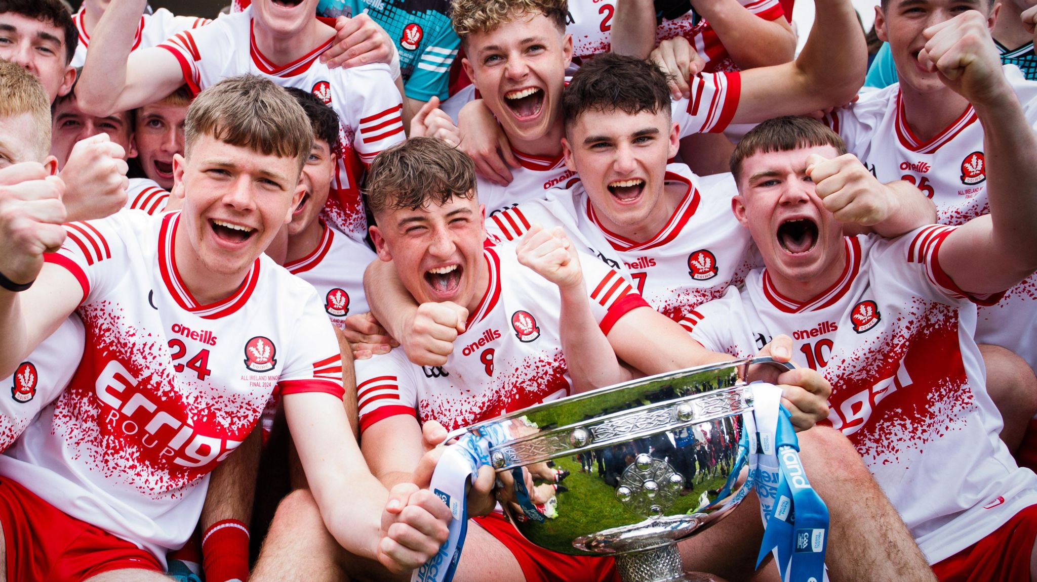GAA All-Ireland MFC final: Derry beat Armagh to retain title - BBC Sport