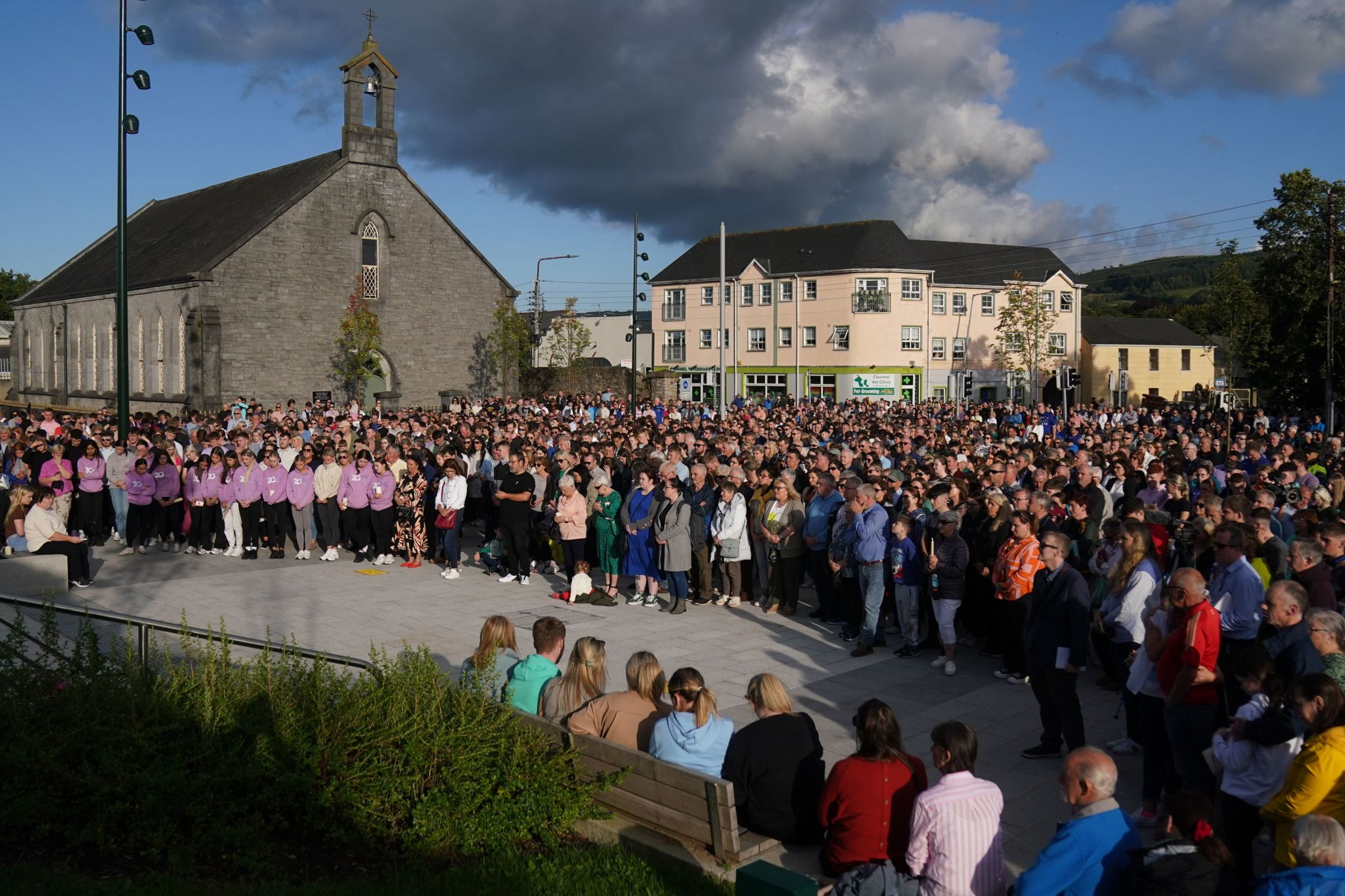 Clonmel: Vigil held after four young people die in crash - BBC News