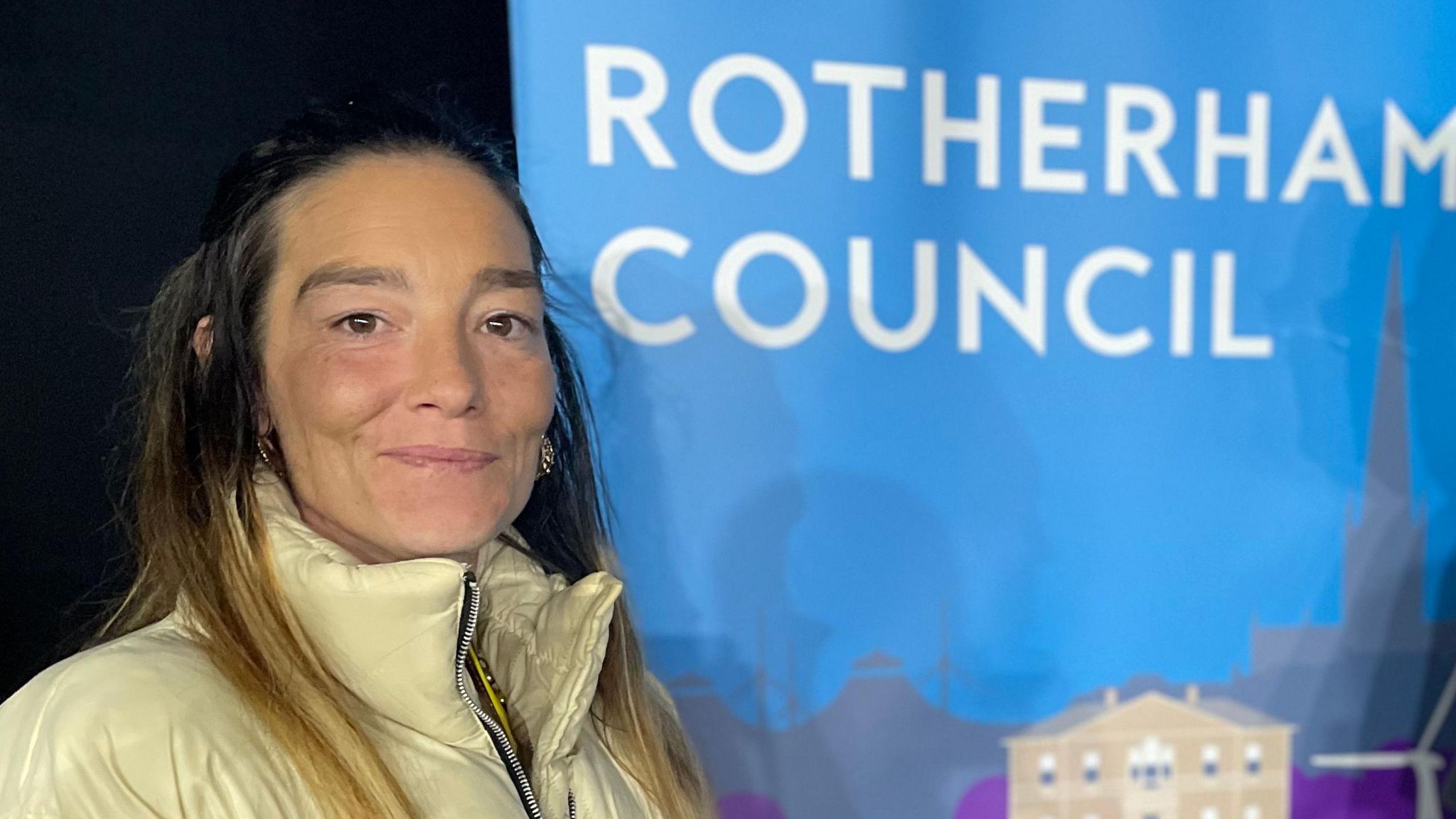 Rotherham: Labour holds control of council - BBC News