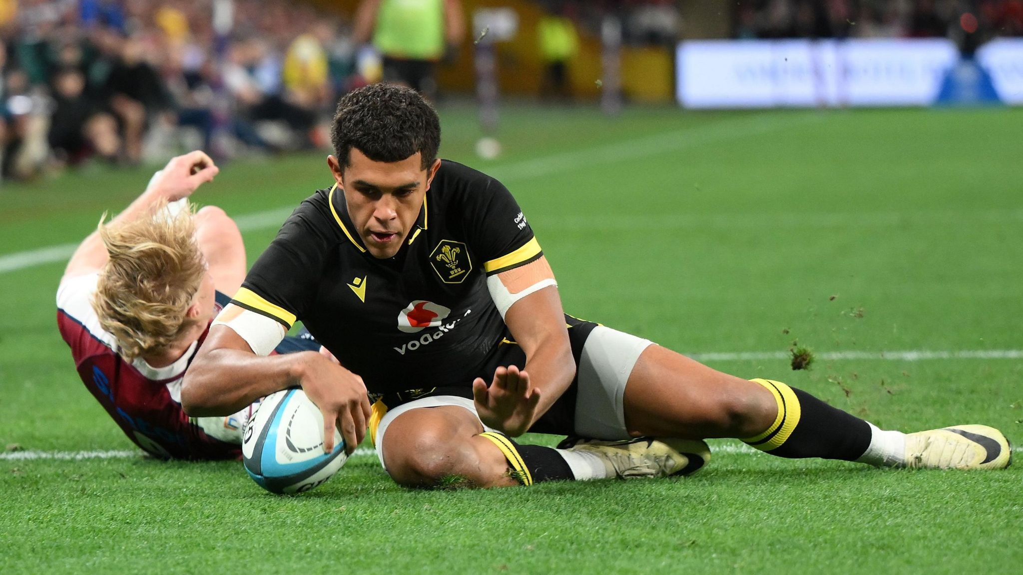 Buddugoliaeth hwyr i Gymru yn erbyn Queensland Reds - BBC Cymru Fyw