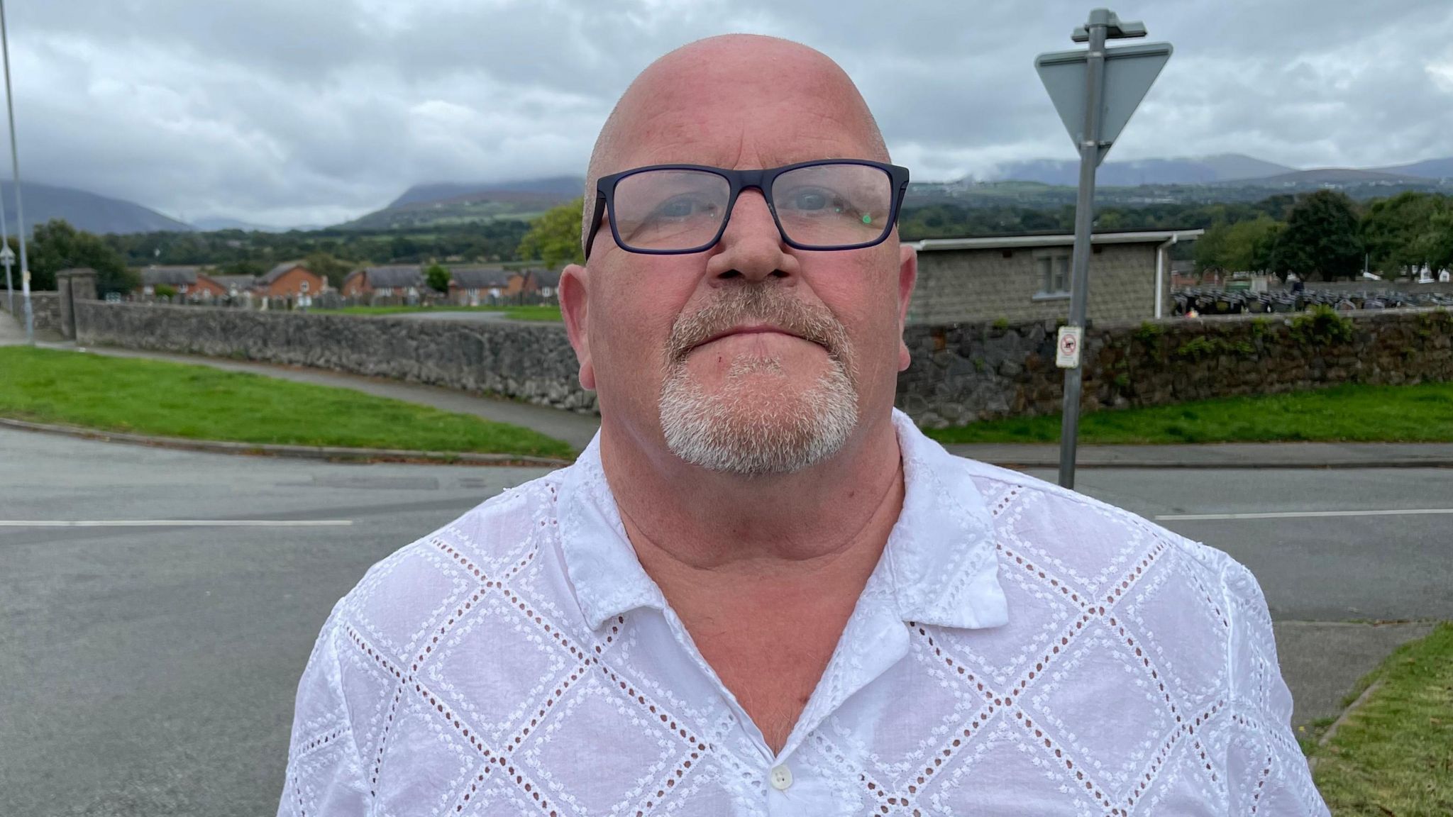 20mya 'werth o' medd cynghorydd a gollodd frawd - BBC Cymru Fyw