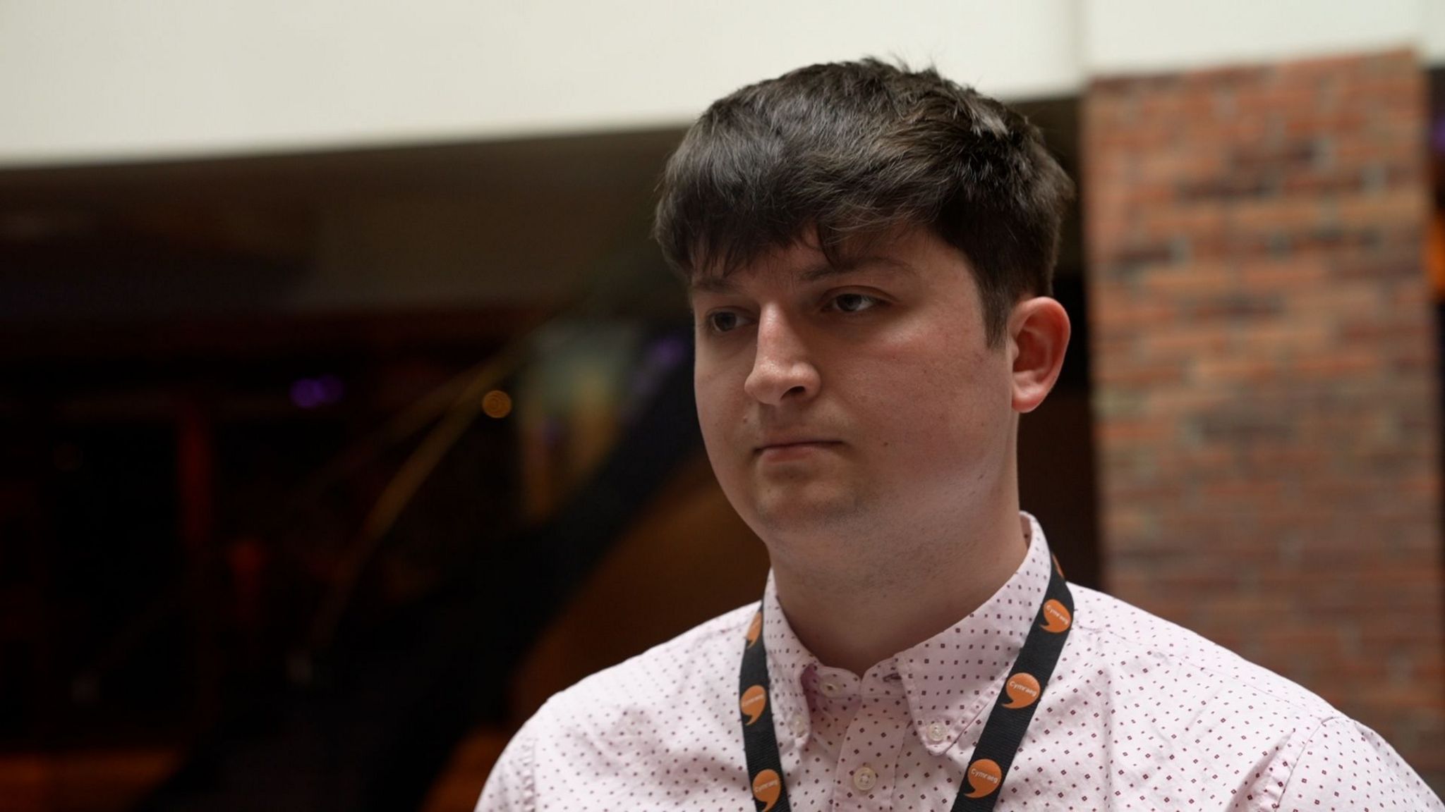 Llwydni a llygod mawr er gwaethaf prisiau rhent uchel - BBC Cymru Fyw