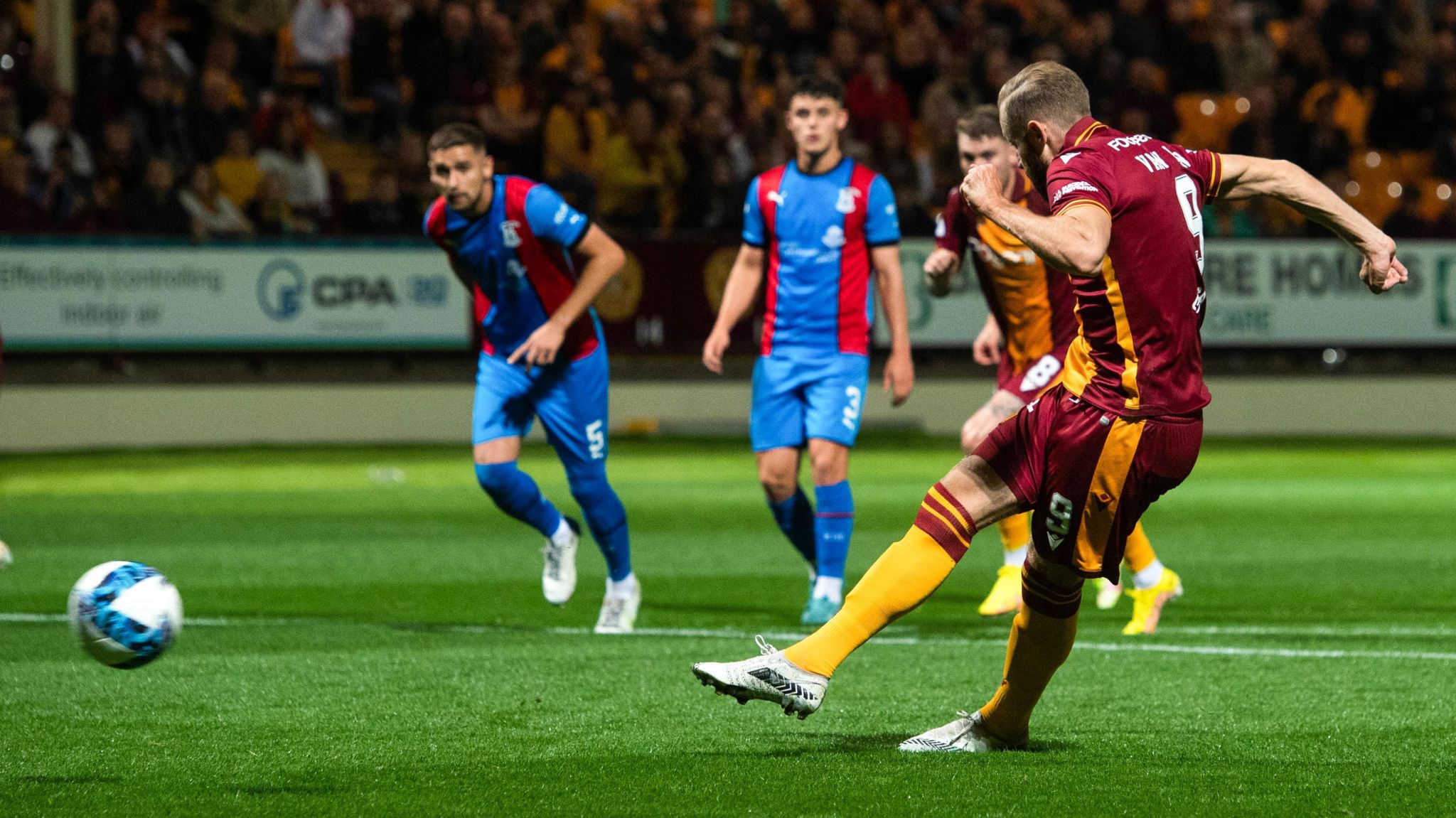 Kevin van Veen hopes Motherwell can make it 'tough' for Celtic - BBC Sport