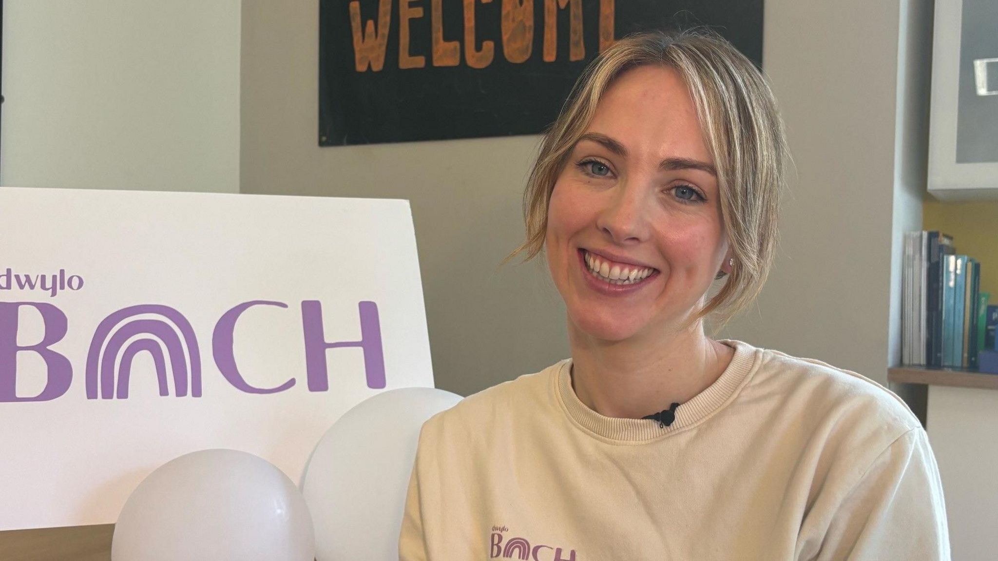 Pobl ifanc yn 'fwy parod i dalu am wasanaethau Cymraeg' - BBC Cymru Fyw