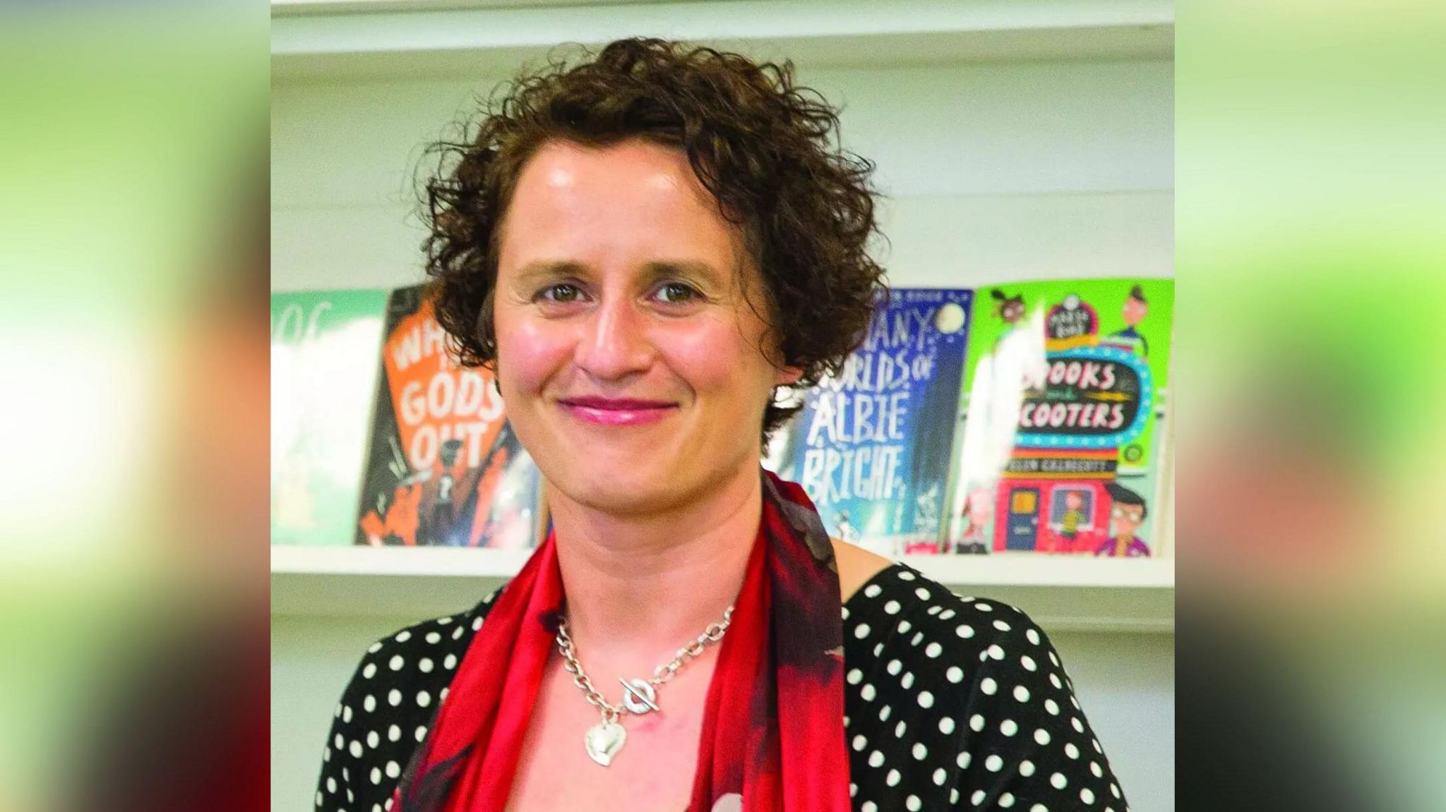 'Angen gwneud mwy i gydnabod cyfraniad siopau llyfrau Cymraeg' - BBC ...