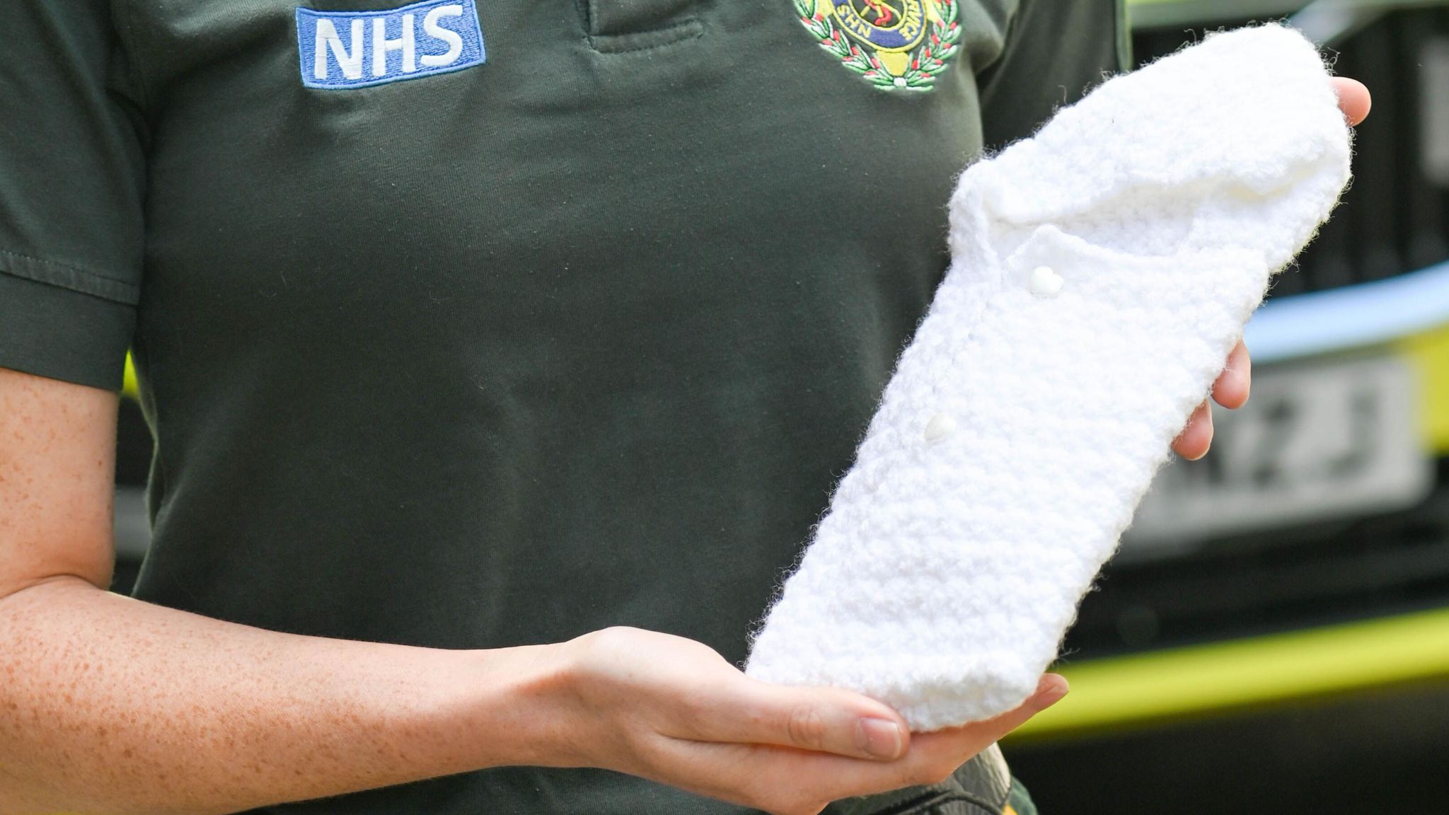 Knitted cuddle pockets are introduced to ambulance maternity kits - BBC ...