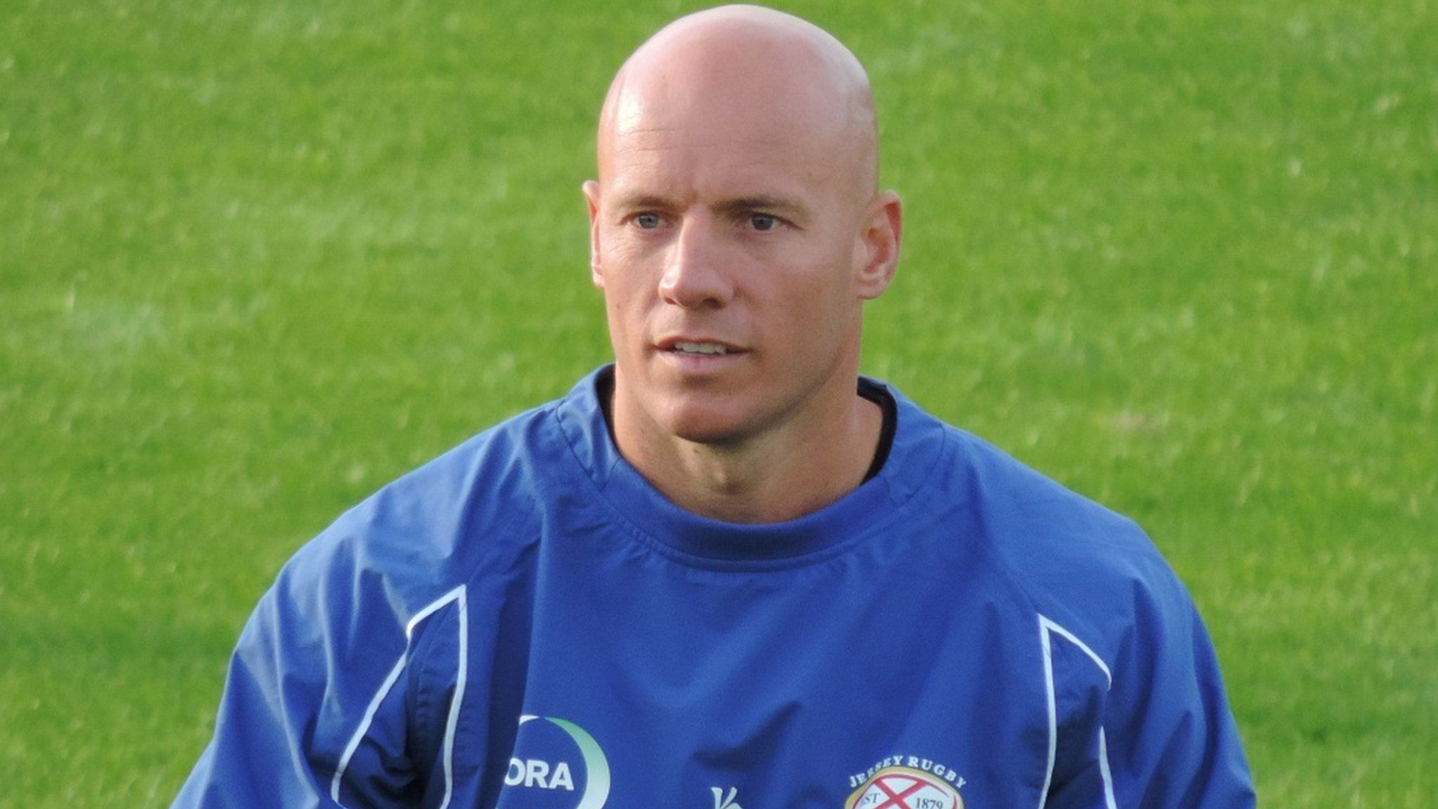 Josh Bainbridge: Jersey Reds sign Yorkshire Carnegie forward - BBC Sport