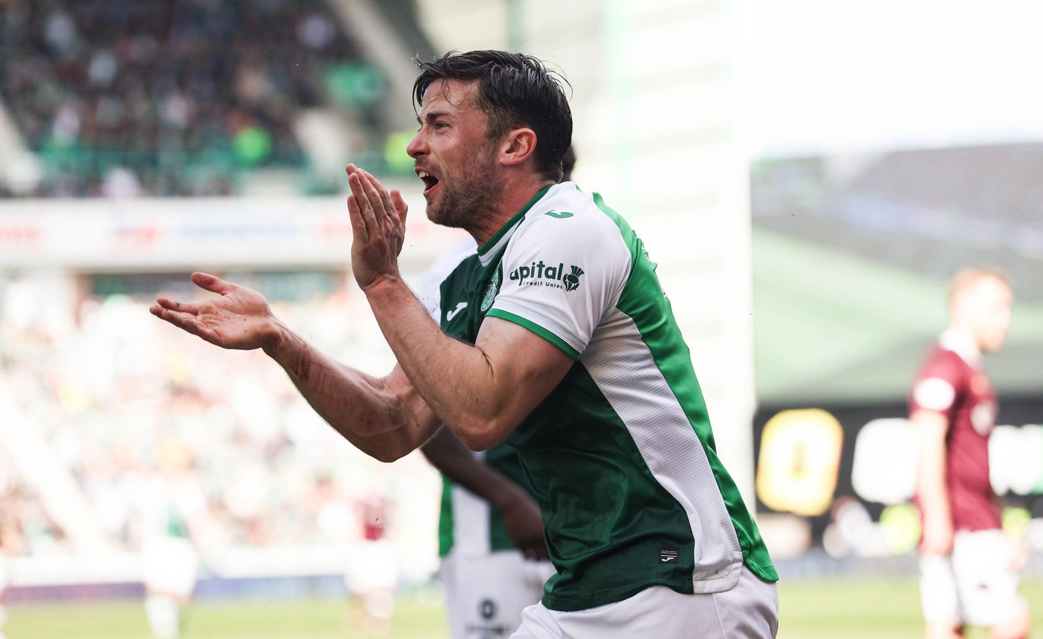 Stevenson extends Hibs stay with one-year deal - BBC Sport