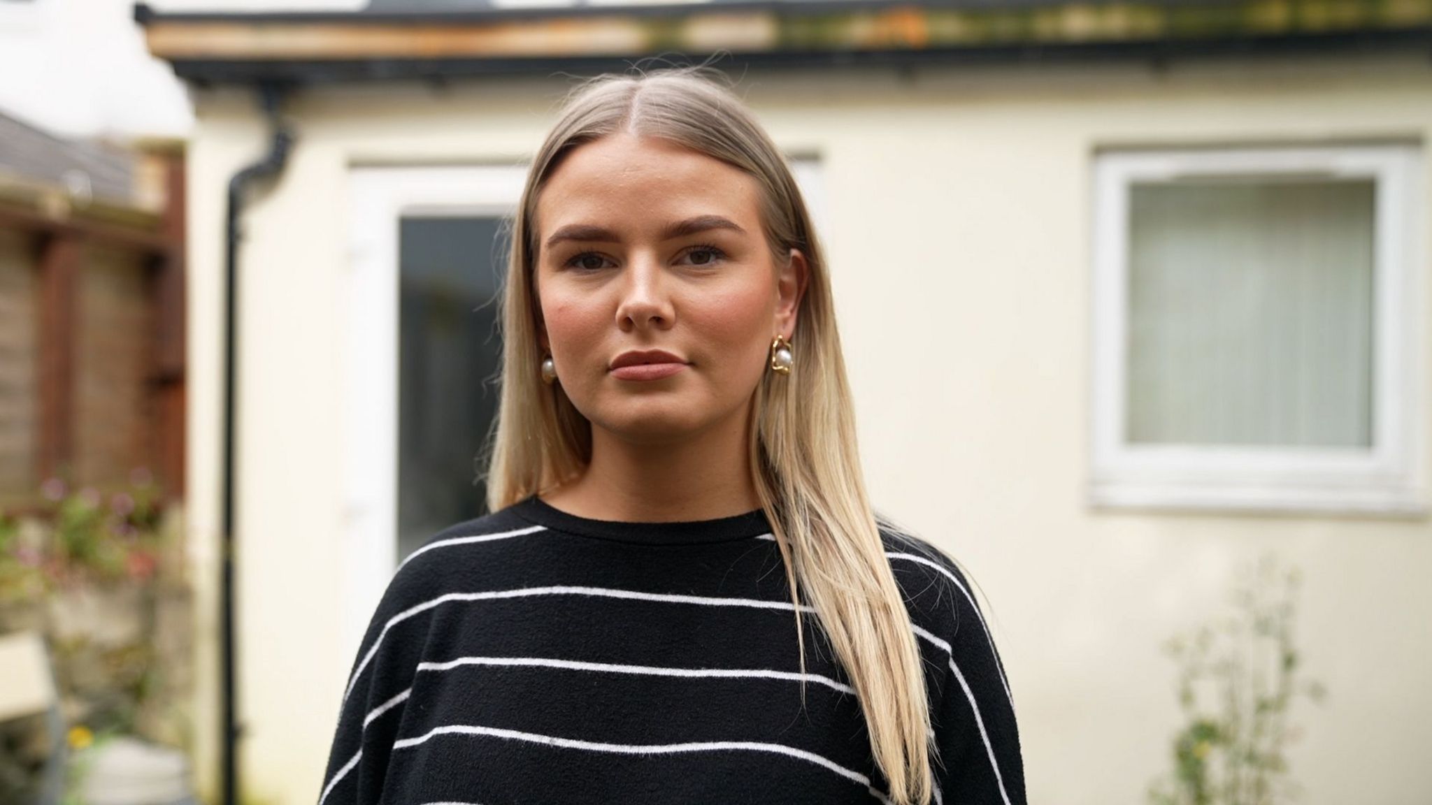 Cardiff students' rents go up despite bed bugs, rats and mould - BBC News