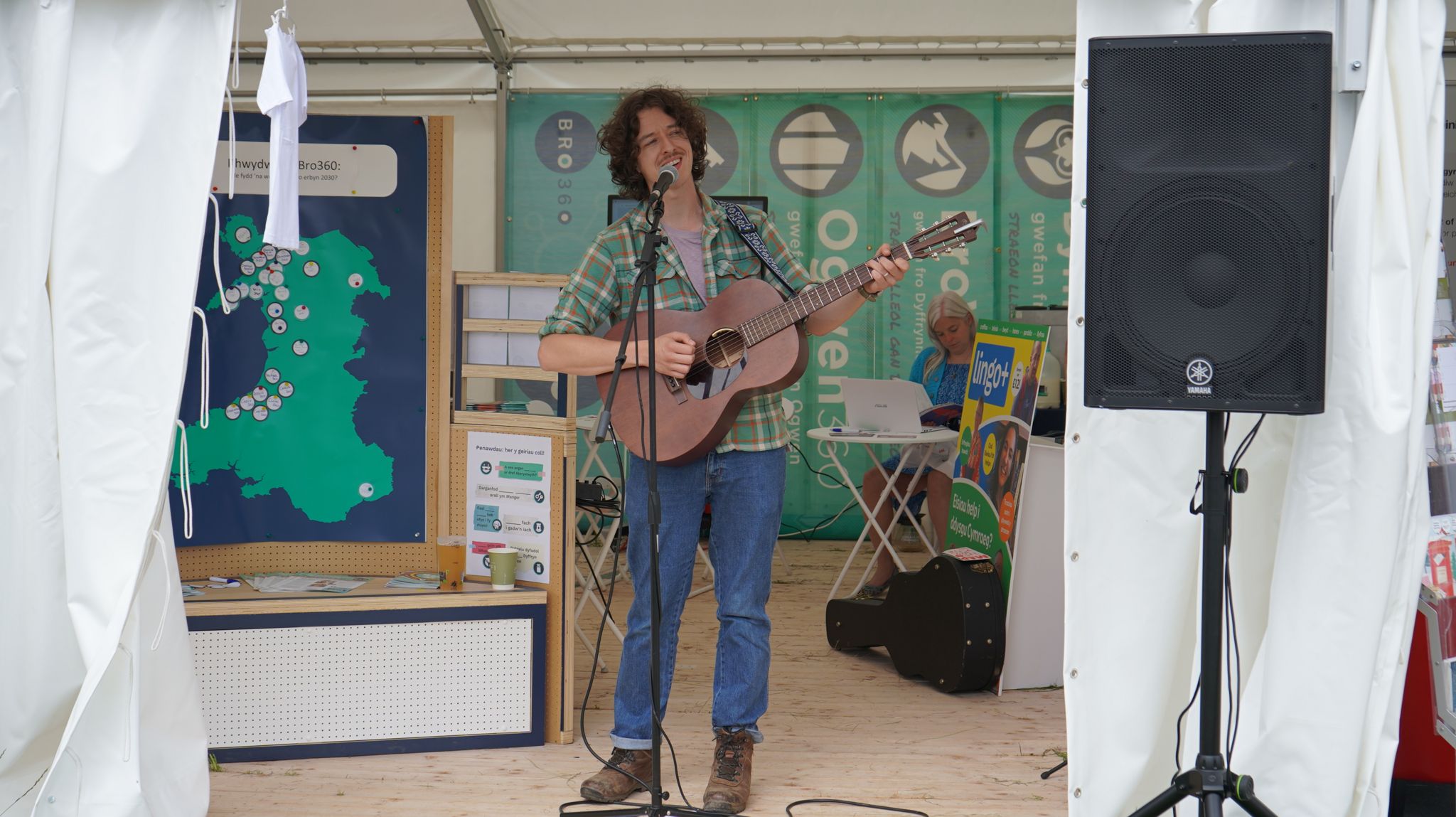 Dydd Mawrth: Eisteddfod Llŷn ac Eifionydd - BBC Cymru Fyw