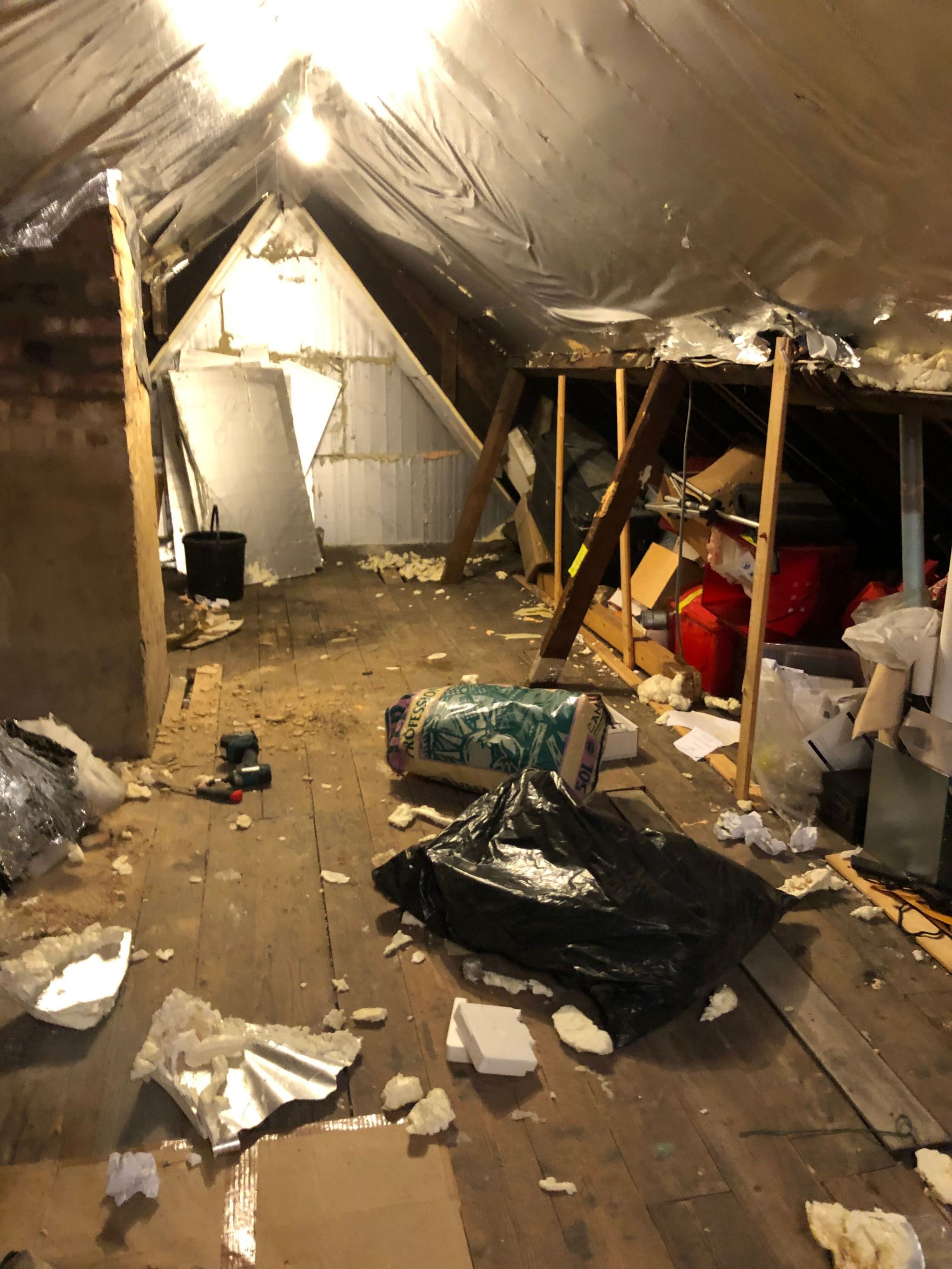 Met Police: Inside a 'cuckooing' cannabis raid - BBC News