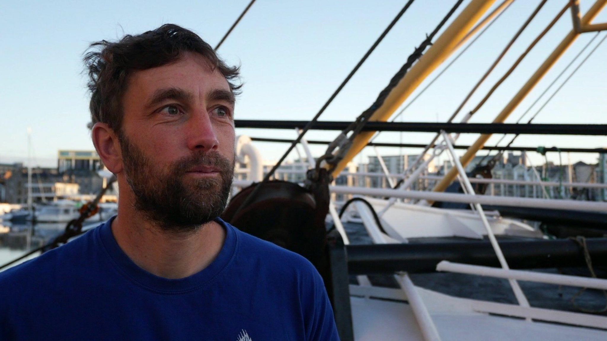Plymouth fish market closes at Sutton Harbour - BBC News
