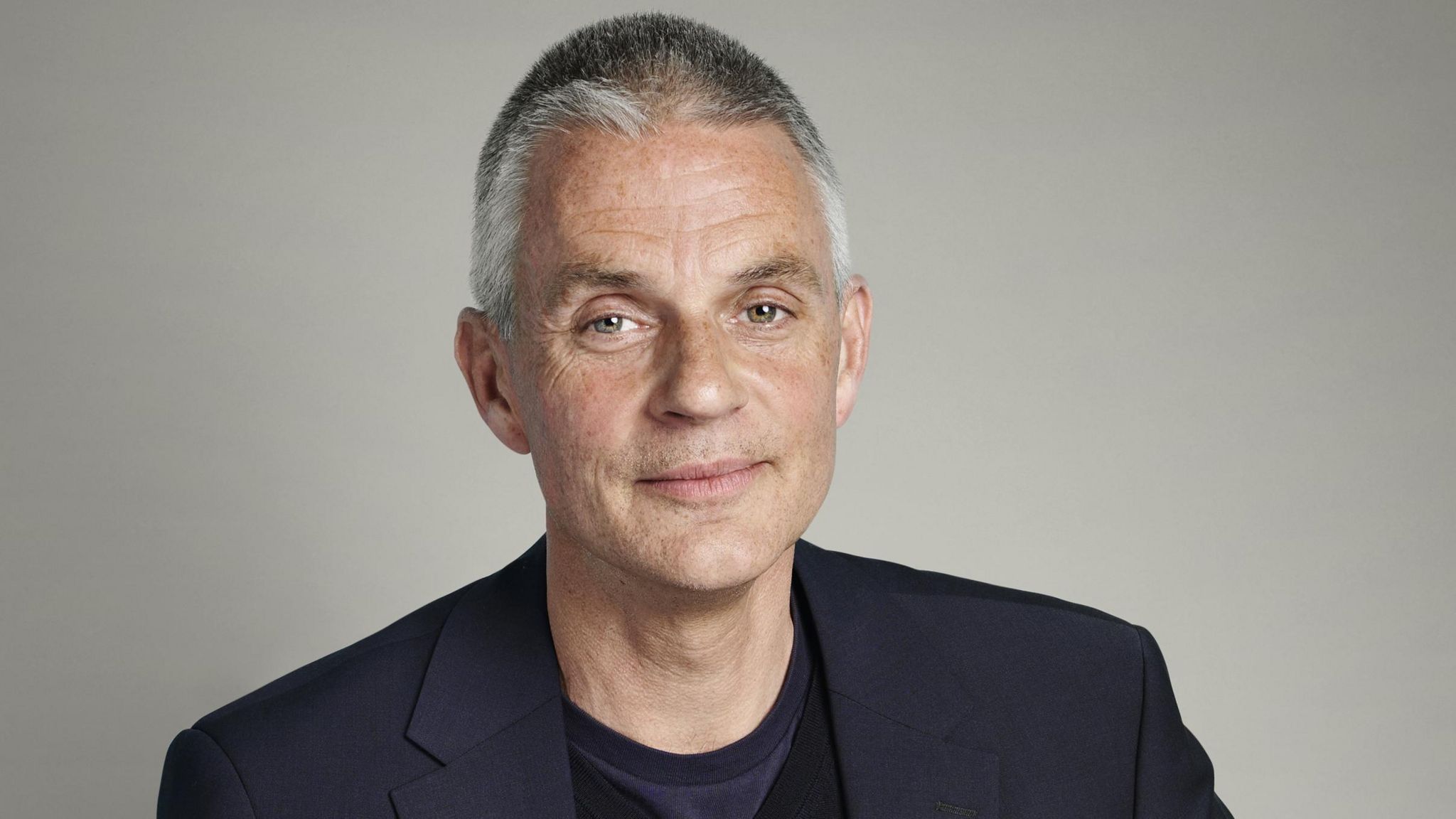 North East MPs urge BBC to rethink local radio cuts - BBC News