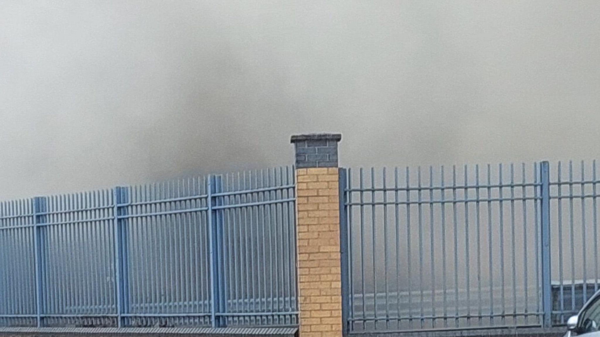 Smethwick fire: Windmill Shopping Centre shut due to smoke - BBC News