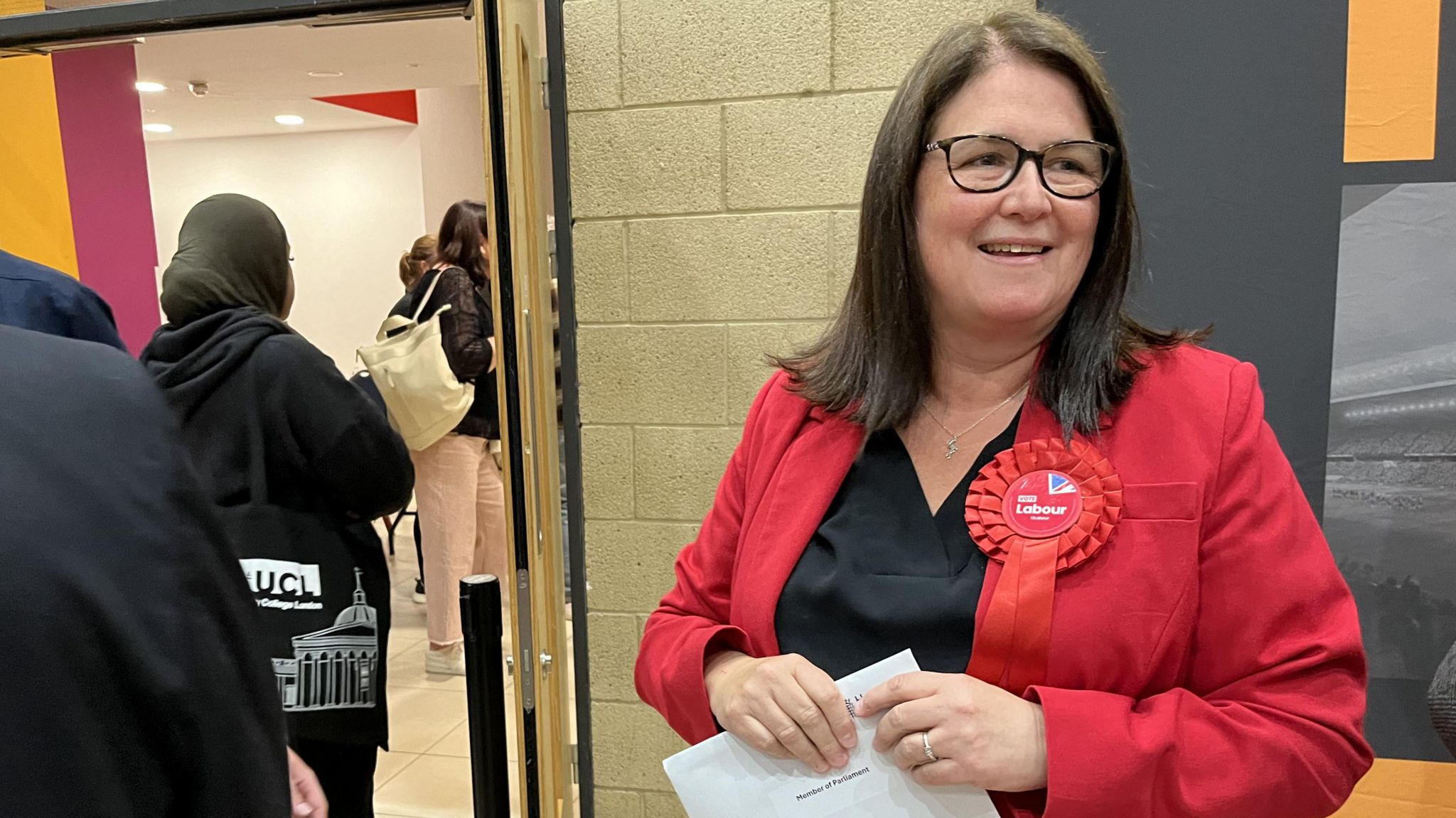 Bedfordshire election results sees Selous voted out - BBC News