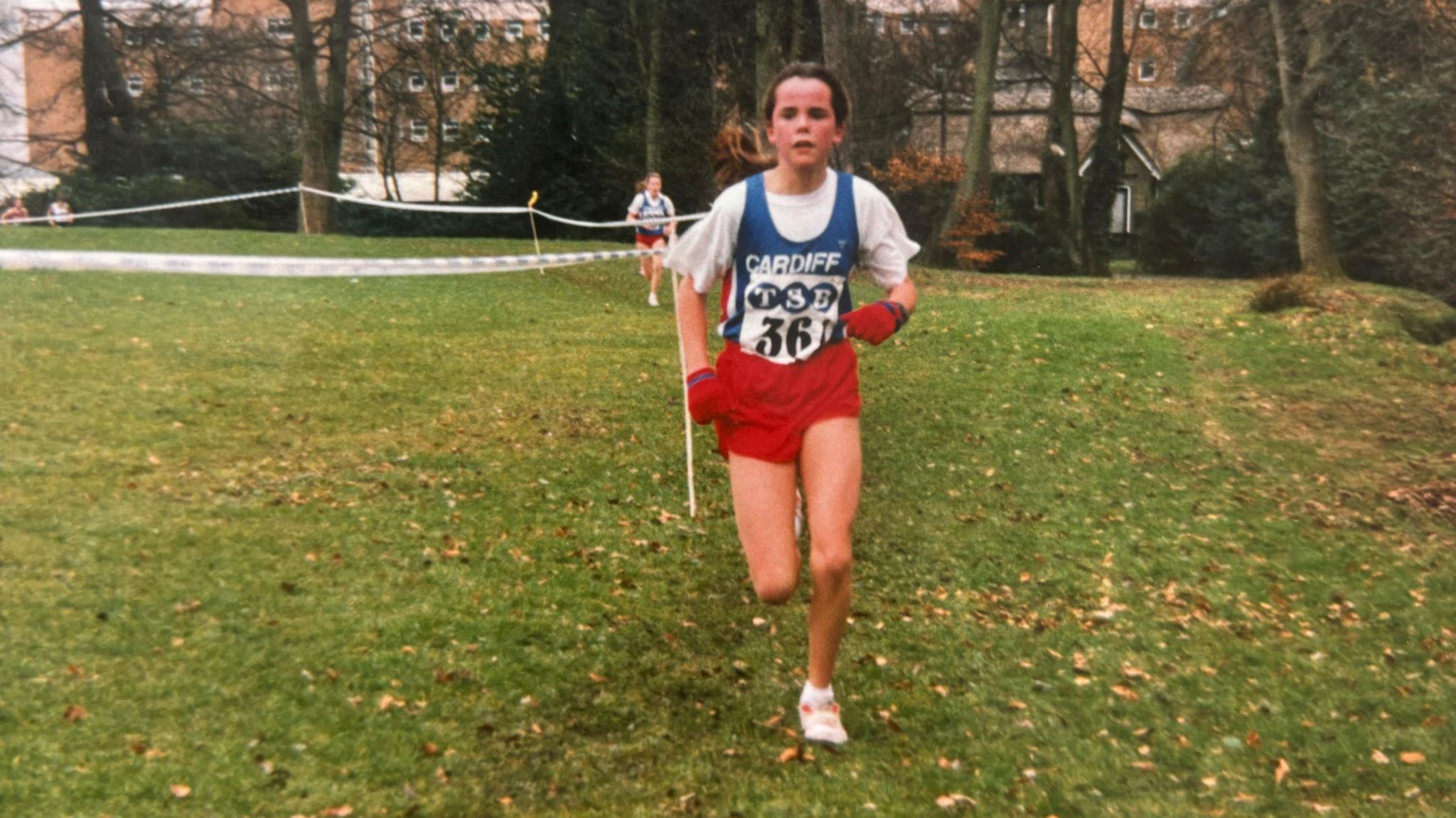 Sian a Gwennan Harries: ‘Cefnogwyr mwyaf ein gilydd’ - BBC Cymru Fyw