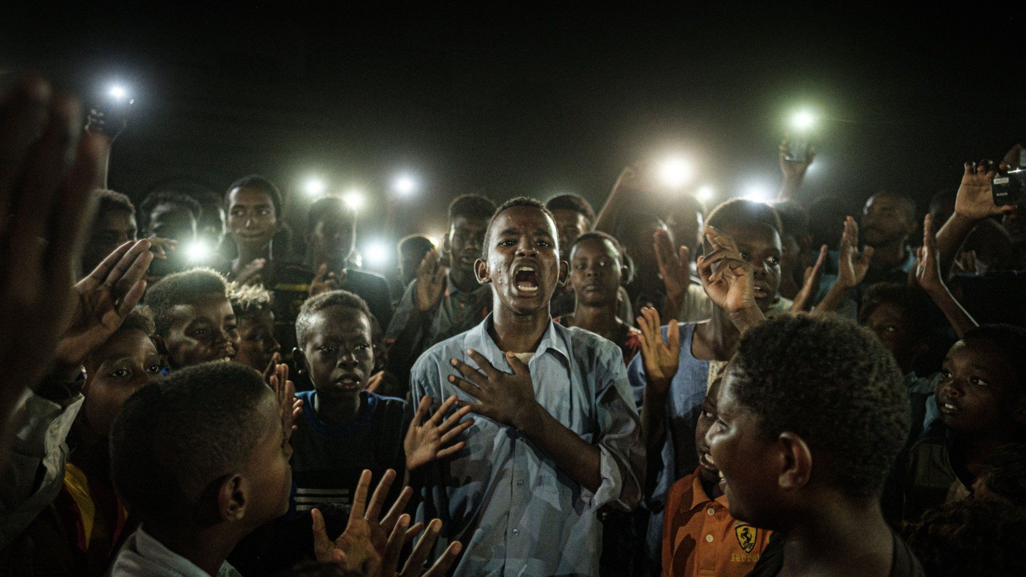 World Press Photo 2020: Image from Sudan uprising wins - BBC News