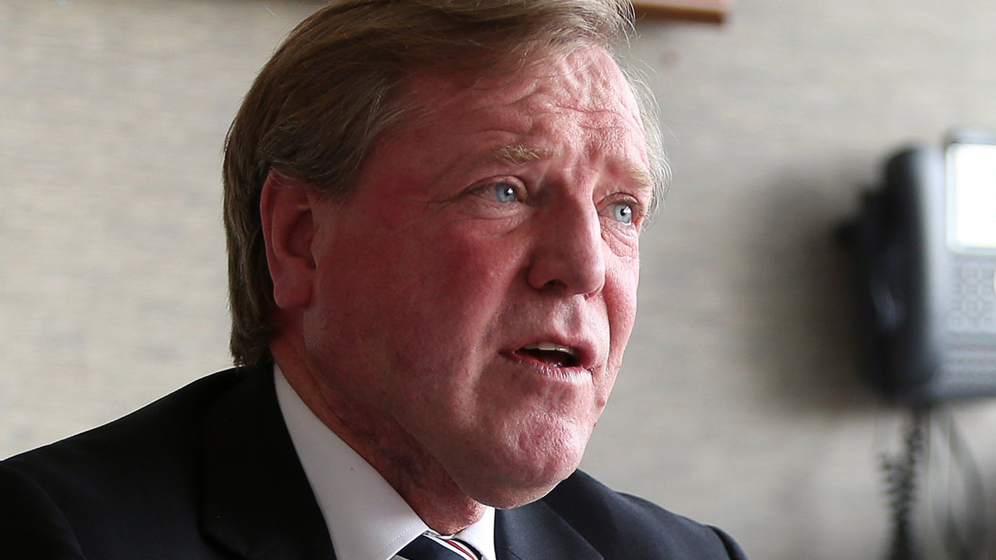 Wales cricket team should play one-day games, Carwyn Jones says - BBC News