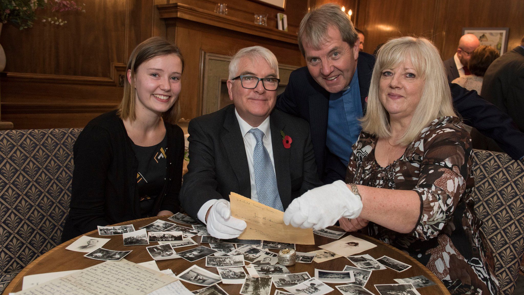Auschwitz victim Jane Haining's relatives attend reunion - BBC News
