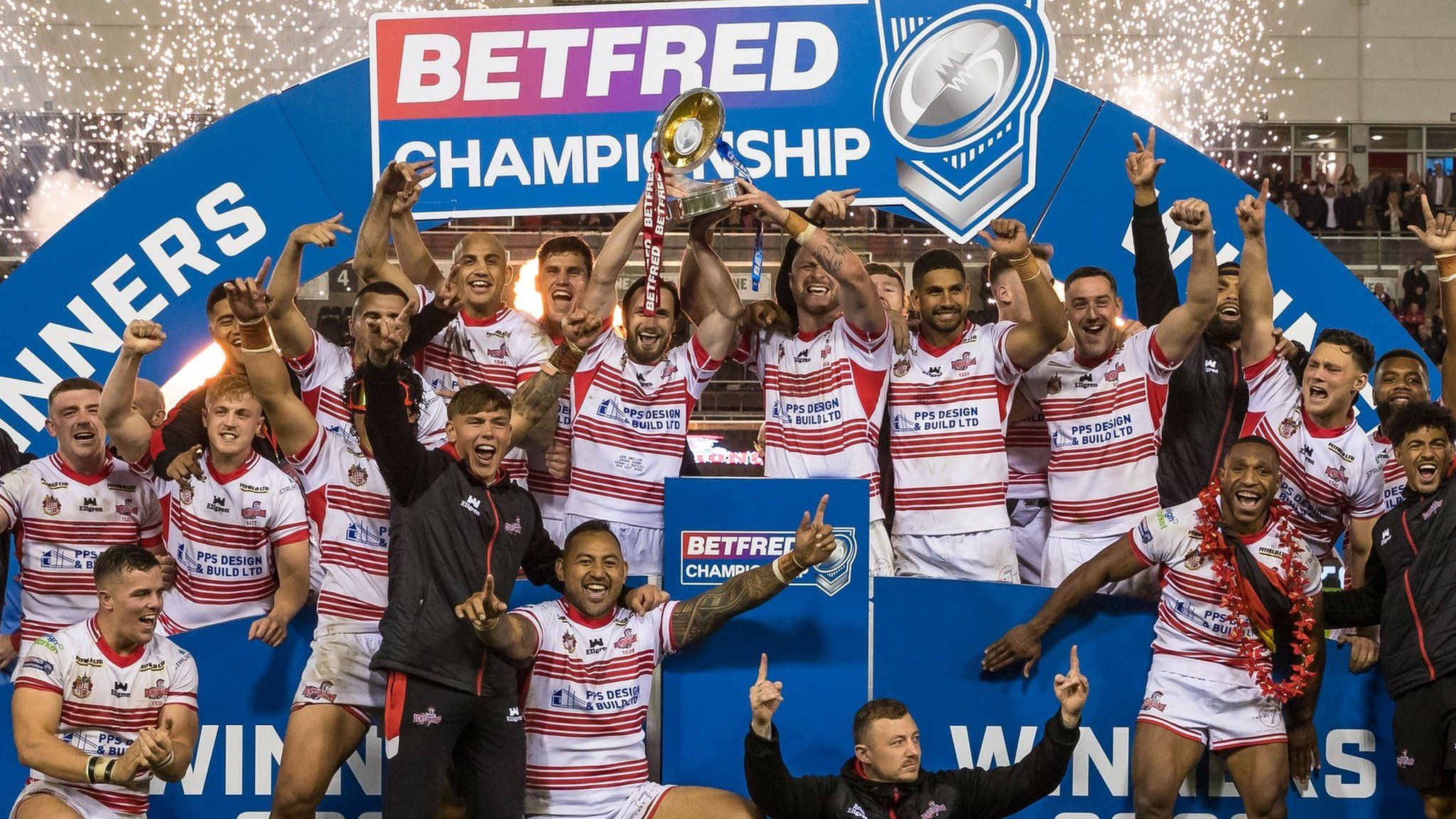 Leigh Leopards: Fans divided over club's change of colours - BBC News